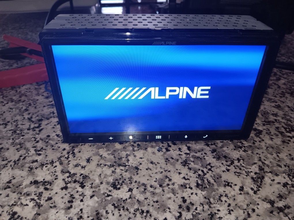 Alpine Bluetooth Multimedia Apple Car Play Radio Deck Player for Sale ...