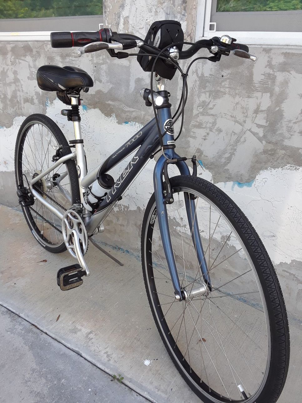 28"inch TREK multitrack 7000 ladies bike aluminum $160.00 excellent ...