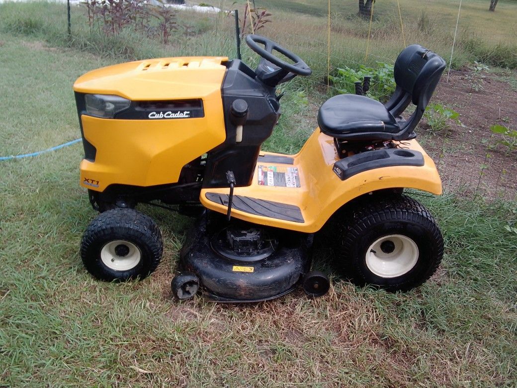 Cub Cadet XT1-LT46 Mower As Is for Sale in Eddy, TX - OfferUp