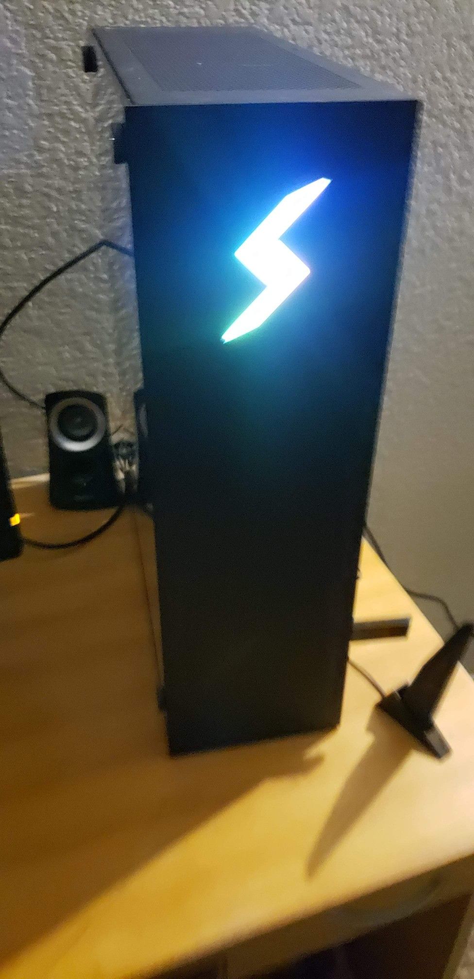 Digital storm gaming pc 9900k 2070 rtx super for Sale in Surprise, AZ ...