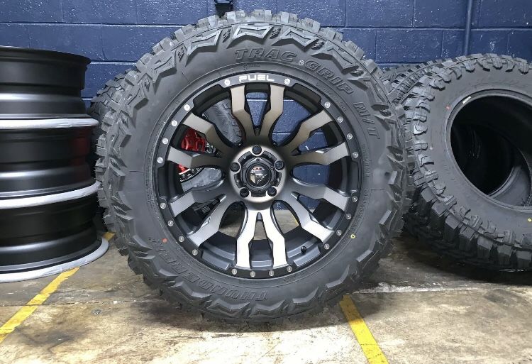 20x10 Fuel D674 Blitz Black Wheels Rims 35" MT Tires 6x5.5 GMC Sierra ...
