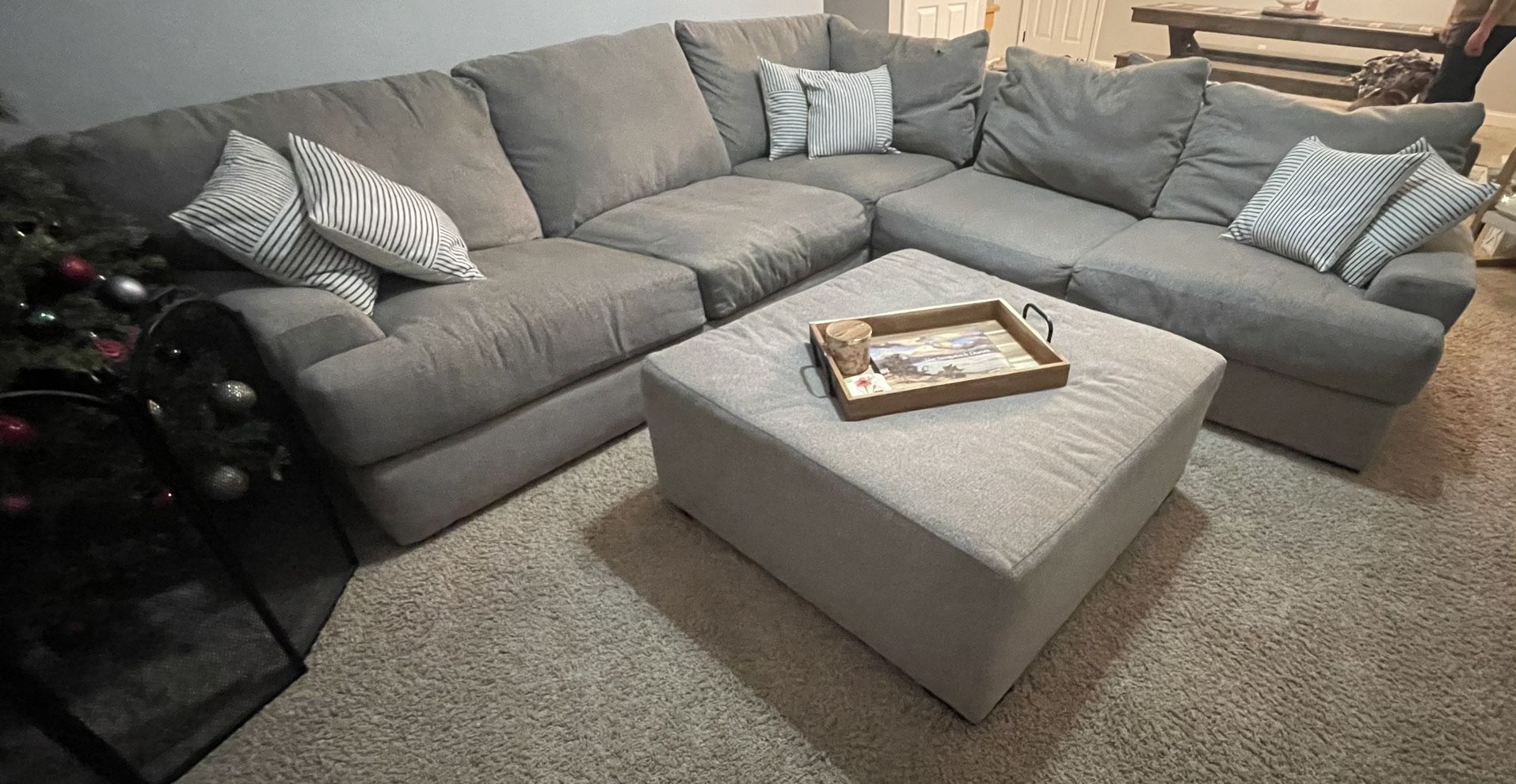 Broyhill Highland Living Room Sectional Ottoman for Sale in West Bloomfield Township MI OfferUp