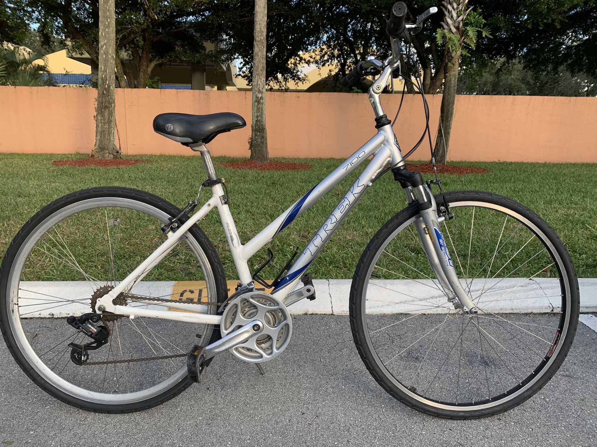 Hybrid bike Trek Multitrack 7100, 700c wheels, 17,5” frame, SRAM set of derailleur and shifters ...