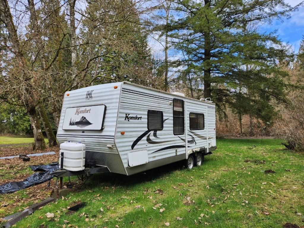 2006 komfort travel trailer 23ft for Sale in Sultan, WA - OfferUp