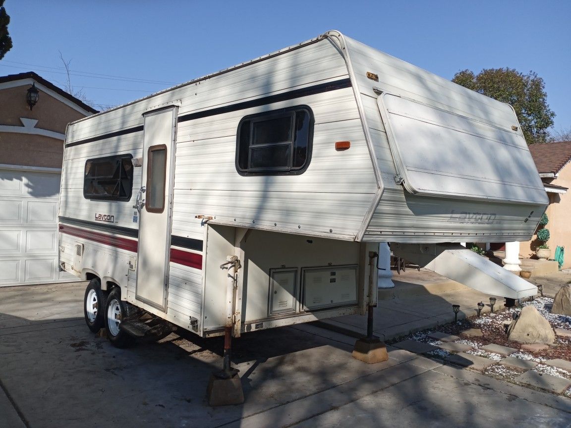 1984 Layton 21 foot fifth wheel for Sale in Stockton, CA - OfferUp