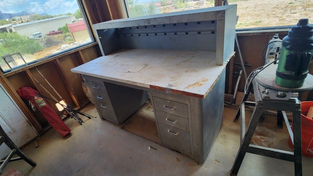 Heavy Duty Workbench Desk for Sale in Apache Junction, AZ - OfferUp