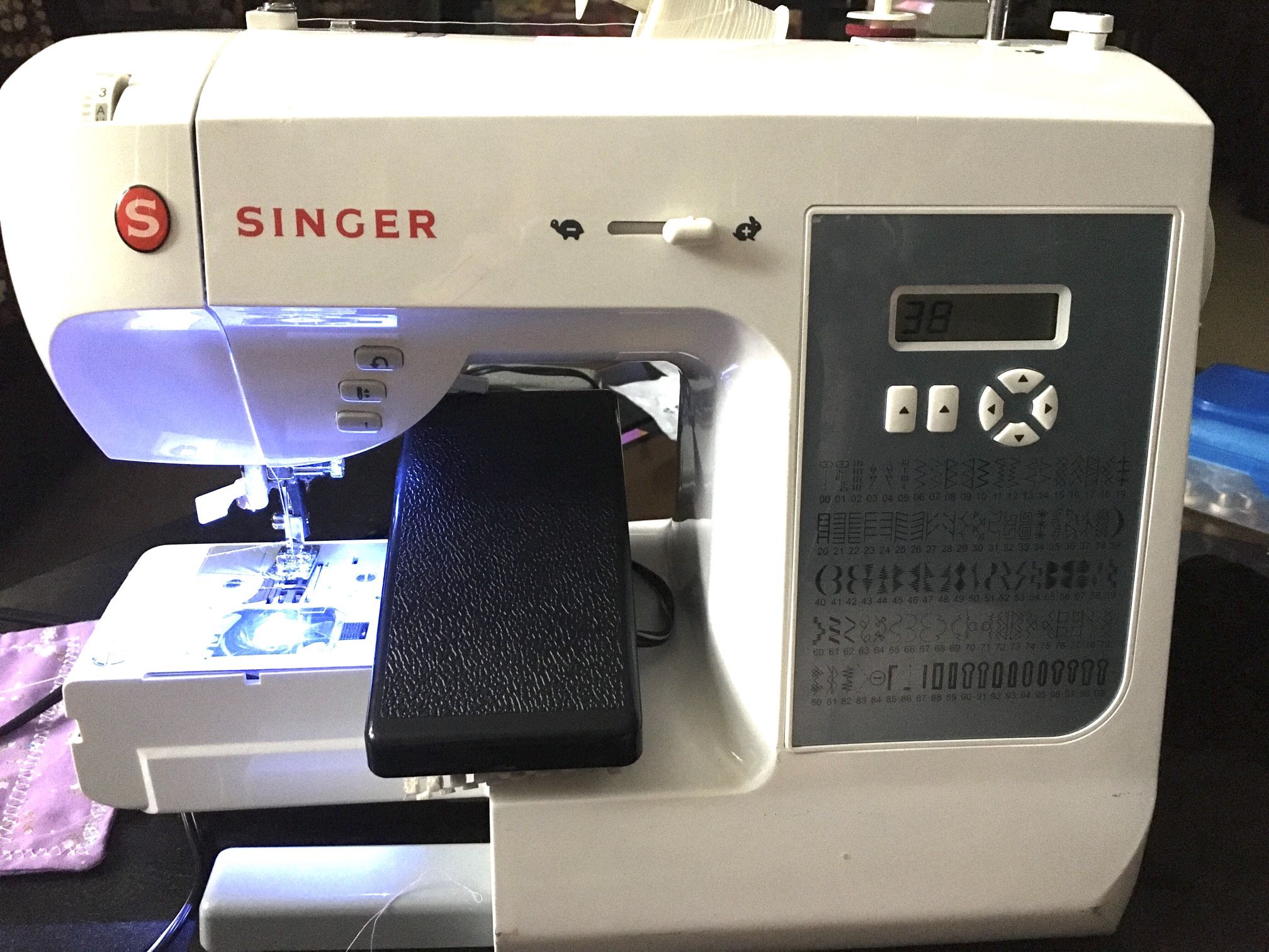 Singer S900 Sewing Machine - White for Sale in Henderson, NV - OfferUp