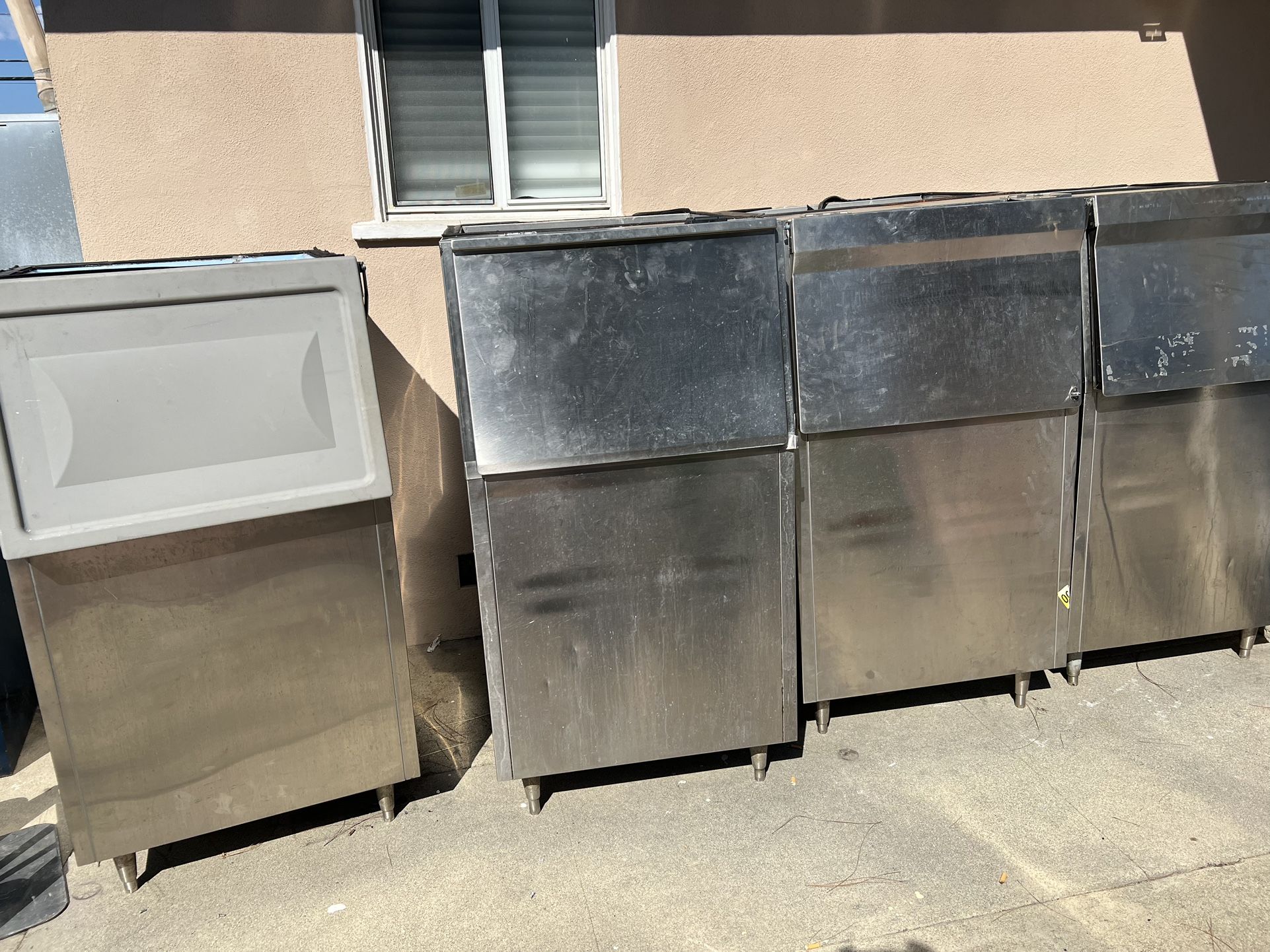 Heavy Duty Stainless Ice Bin for Ice Machines for Sale in Lancaster, CA - OfferUp