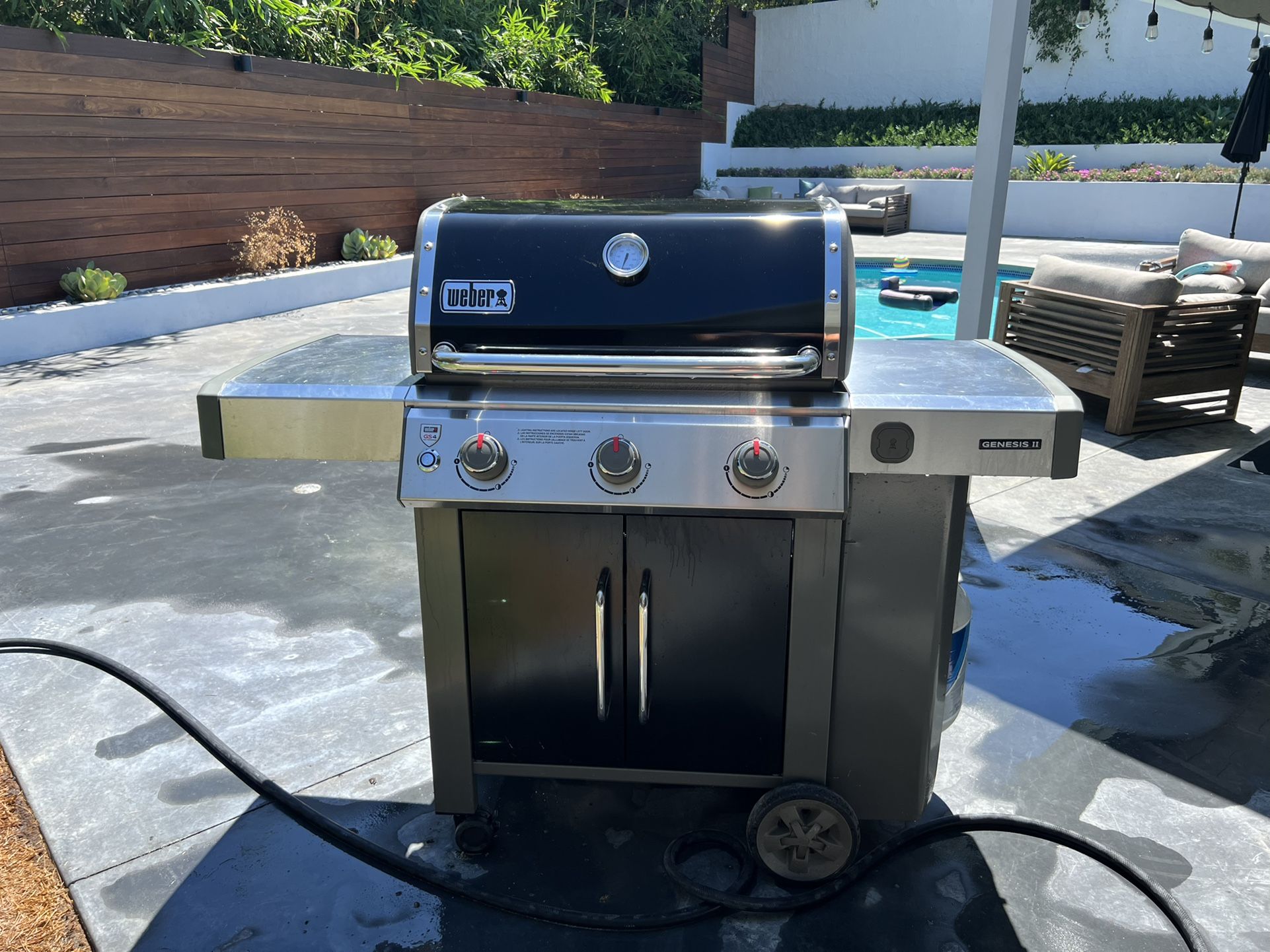 Weber BBQ Grill w/Propane Tank for Sale in Los Angeles, CA - OfferUp