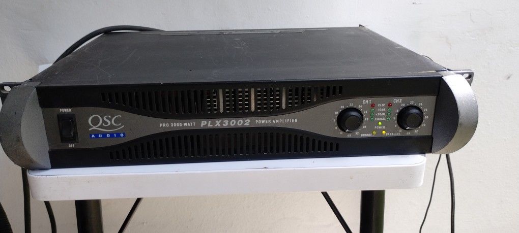 Qsc Plx-3002 In Good Condition for Sale in Tucson, AZ - OfferUp