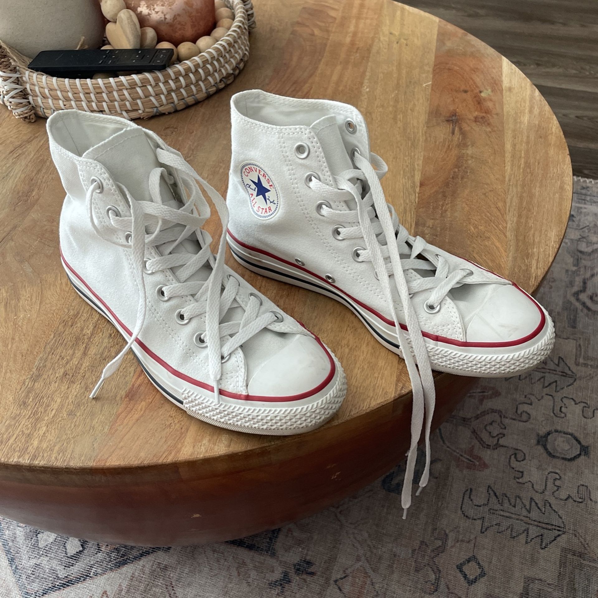What To Wear With White Converse