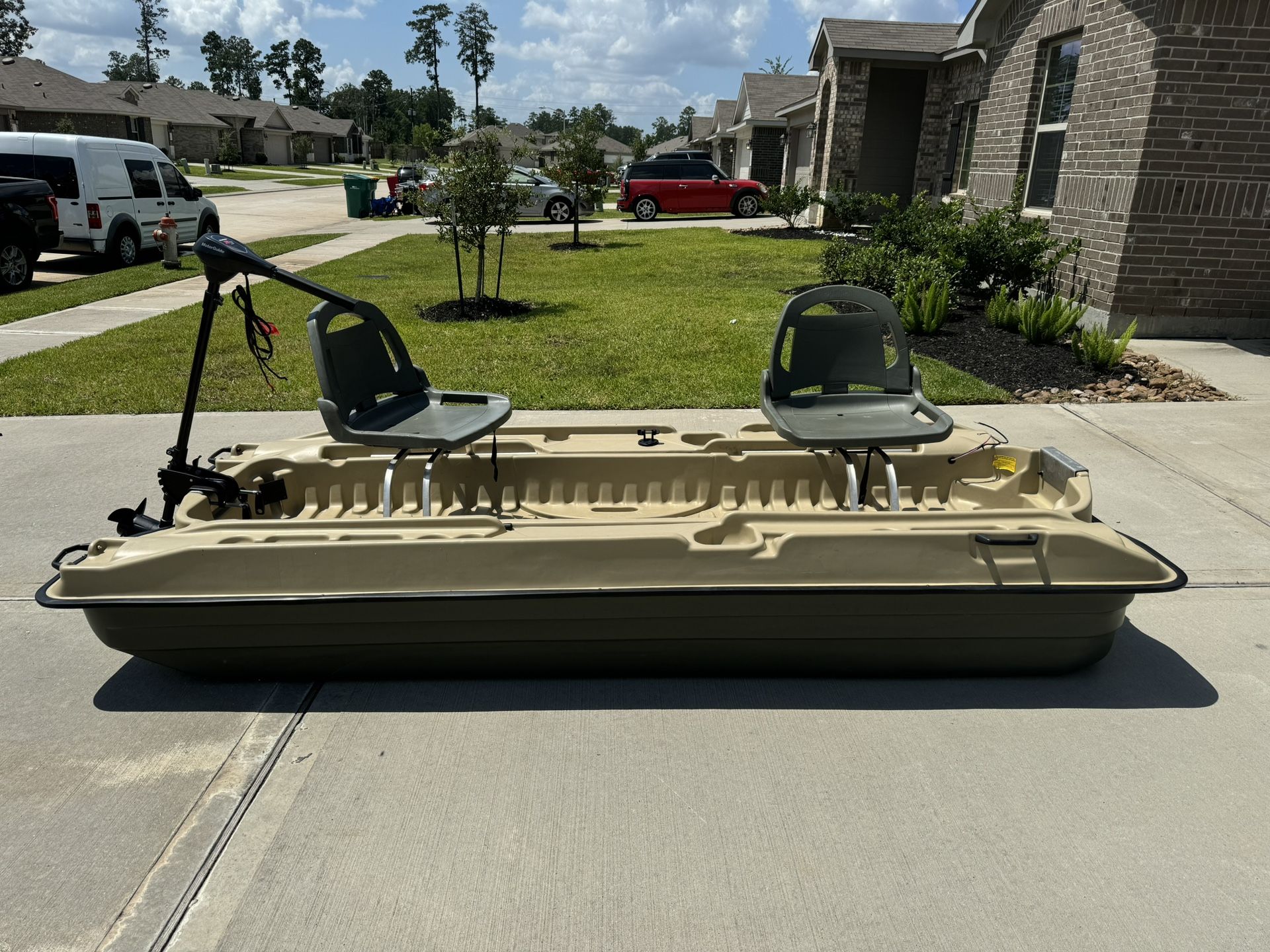 Pelican 10ft Bass Raider With Trolling Motor for Sale in The Woodlands ...