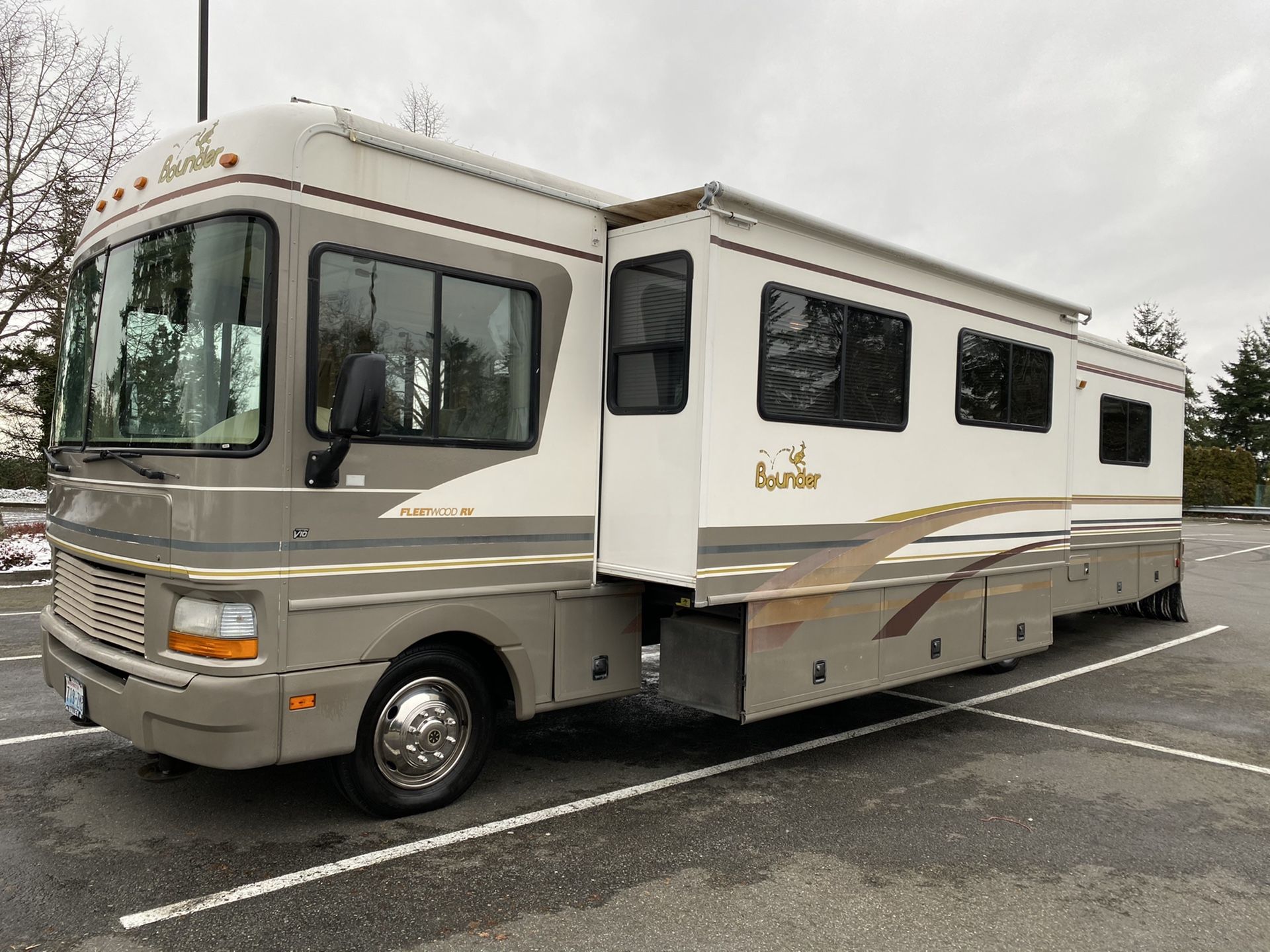 2001 Fleetwood Bounder 36s Class A 1-Slide A/c Generator for Sale in ...