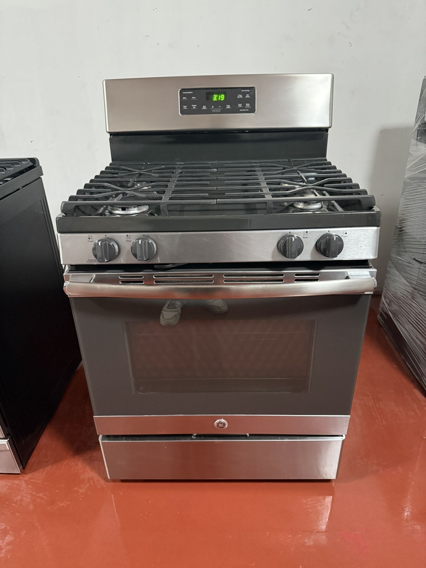 GE gas stove with 4 burners in perfect condition, working perfectly ...