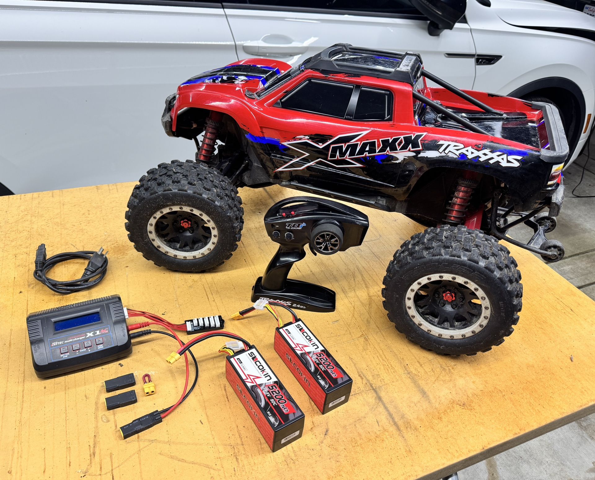 Traxxas Xmaxx 8S 1/5 Scale - LED lights, With Batteries, Chargers ...
