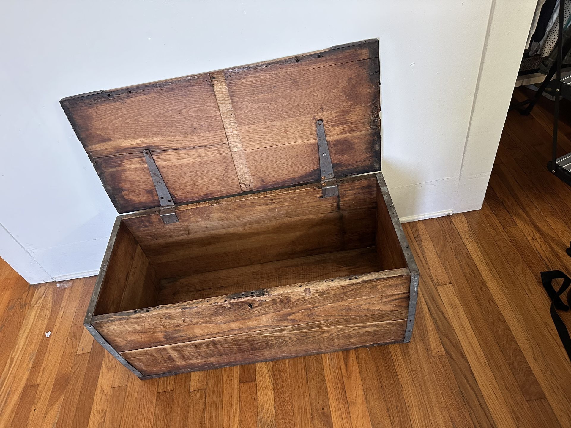 Rustic Wood Trunk for Sale in Los Angeles, CA - OfferUp