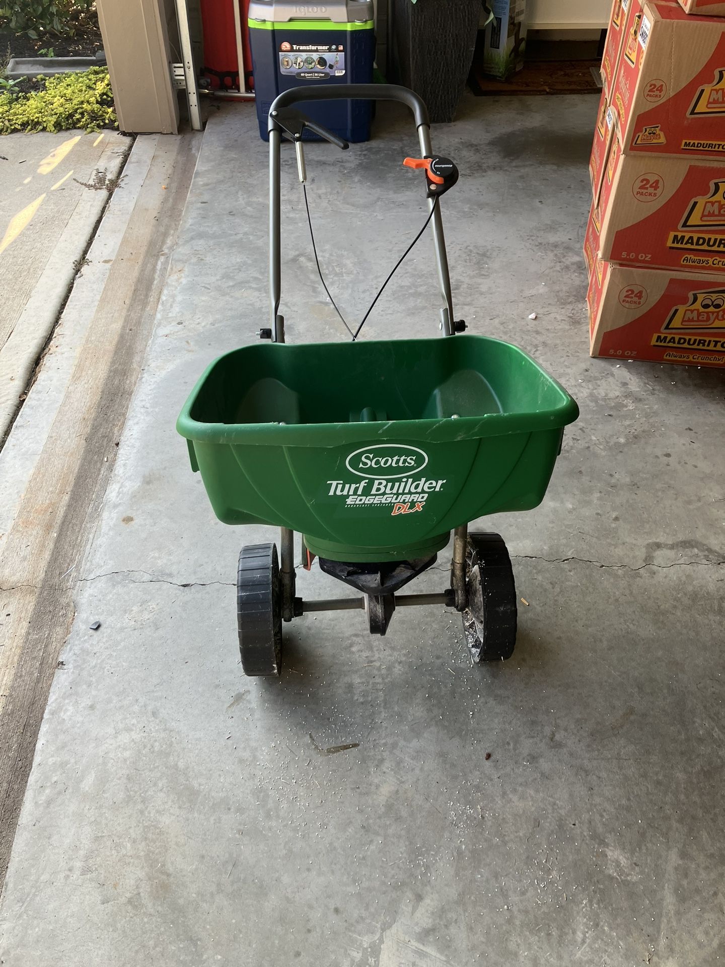 Scott’s Spreader- Like New for Sale in Lawrenceville, GA - OfferUp