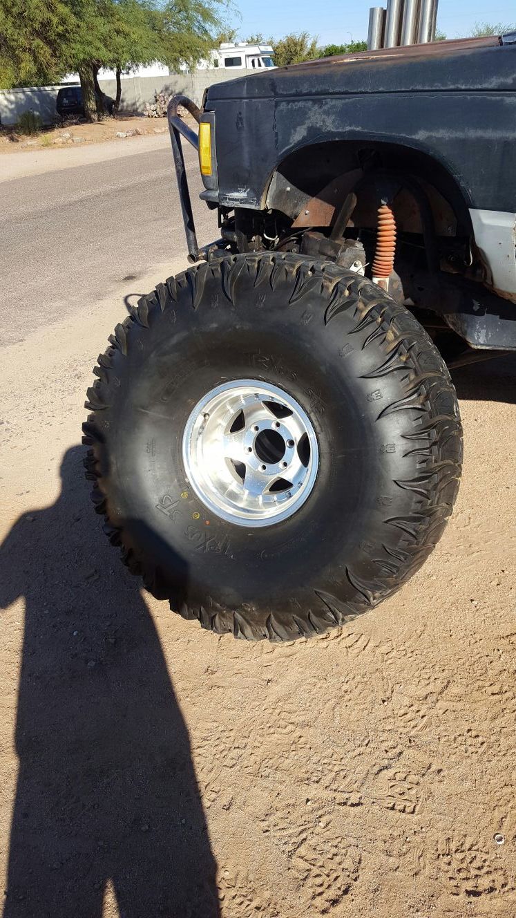 44 inch tire with 6 lug wheel for Sale in Mesa, AZ - OfferUp