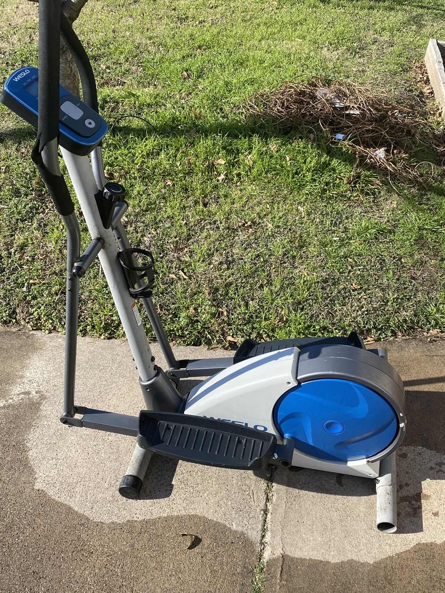 Weslo Momentum elliptical exercise machine for Sale in Dallas, TX - OfferUp