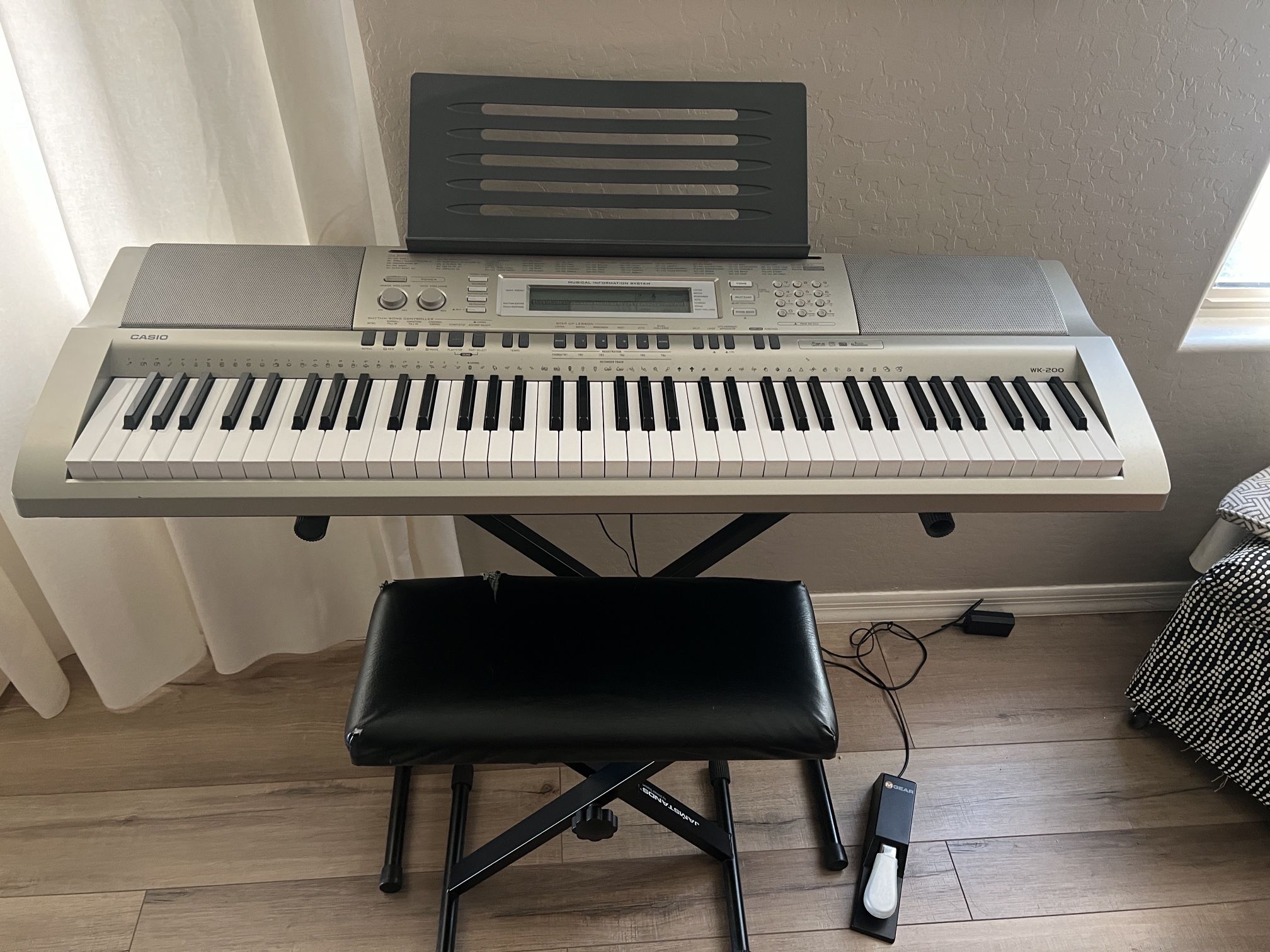 Casio Wk 200 76 Key Keyboard for Sale in Goodyear, AZ - OfferUp
