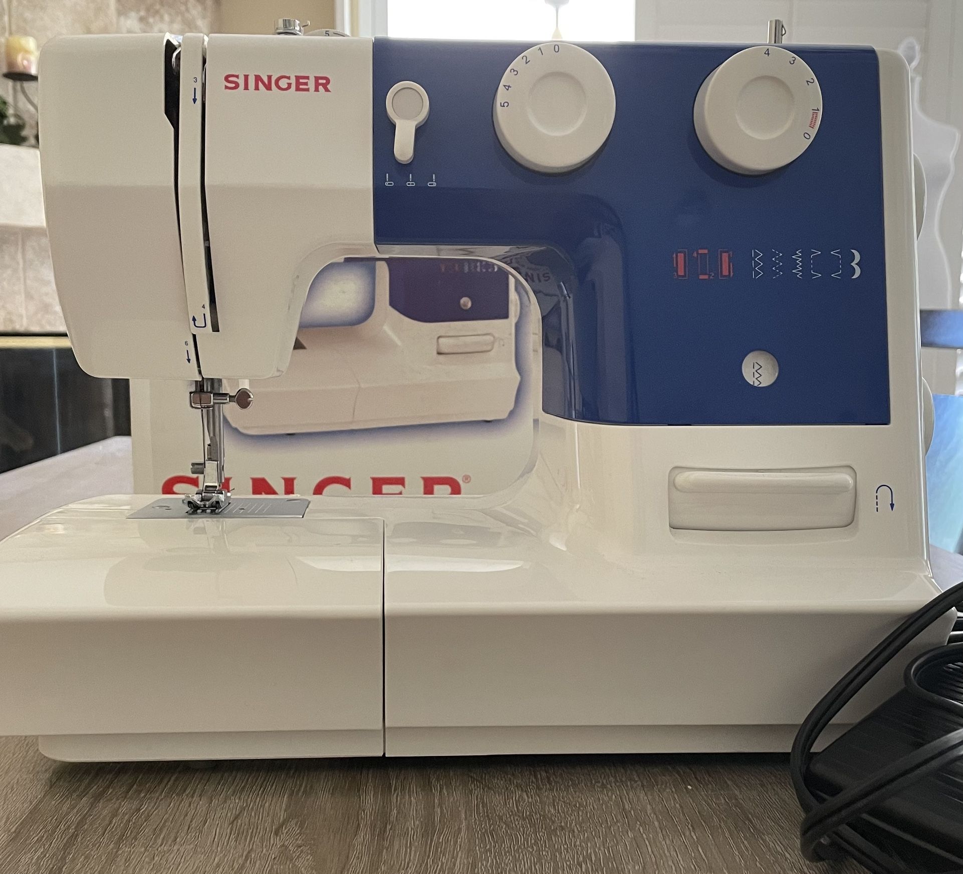 Singer Sewing Machine Automatic Electric for Sale in Palm Desert, CA ...