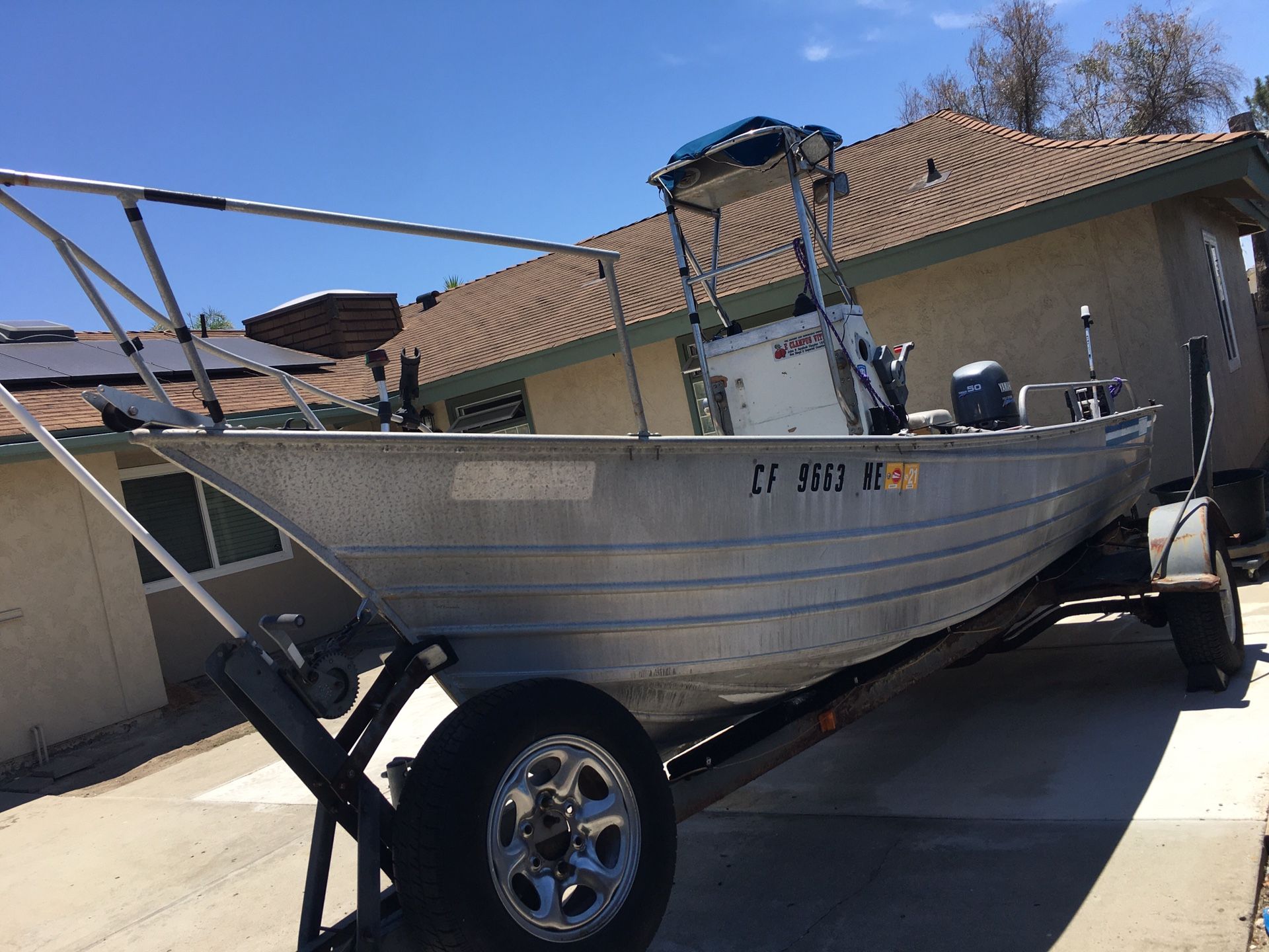 Boat 1983 bayrunner 18ft aluminum center console for Sale in Santee, CA ...
