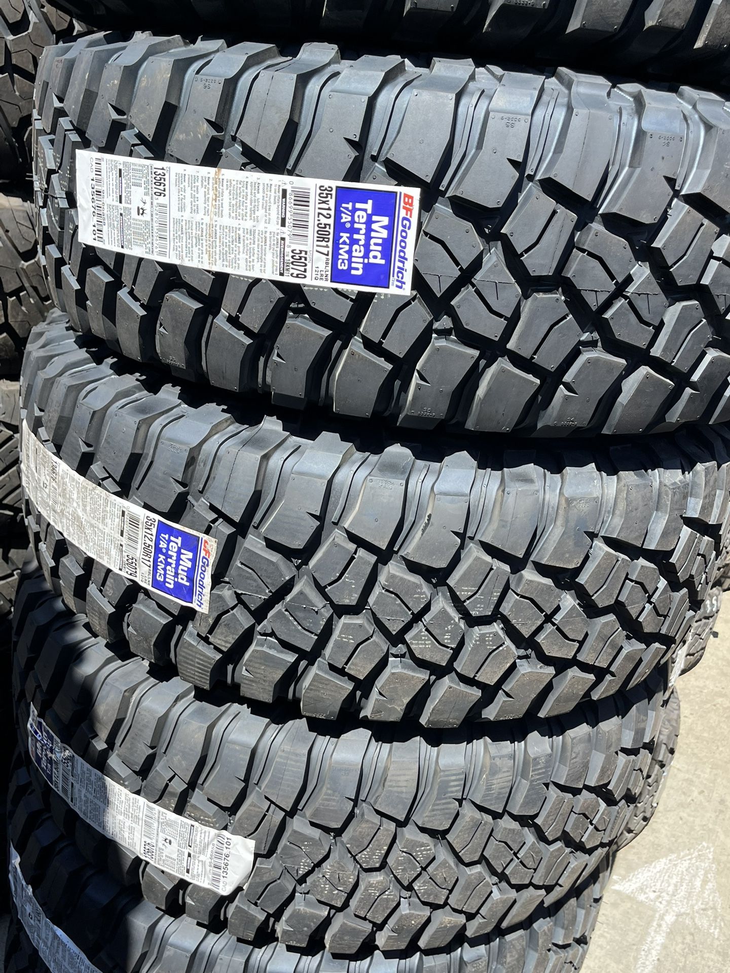 BFGOODRICH MUD TERRAIN T/A KM3 35x12.50R17 TIRES FOR SALE!!!!! for Sale in Hazard, CA - OfferUp