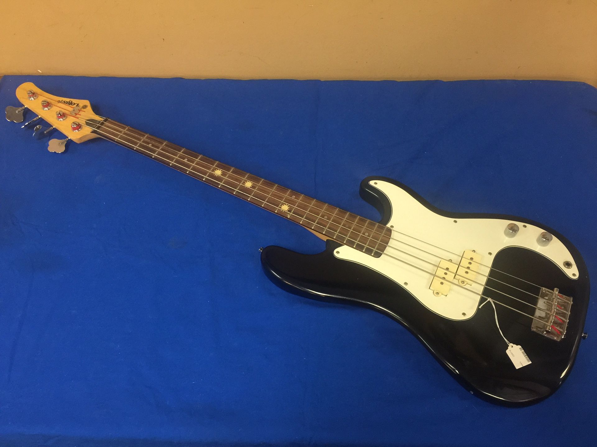 Lotus Electric 4 String Bass Guitar for Sale in Marietta, GA - OfferUp