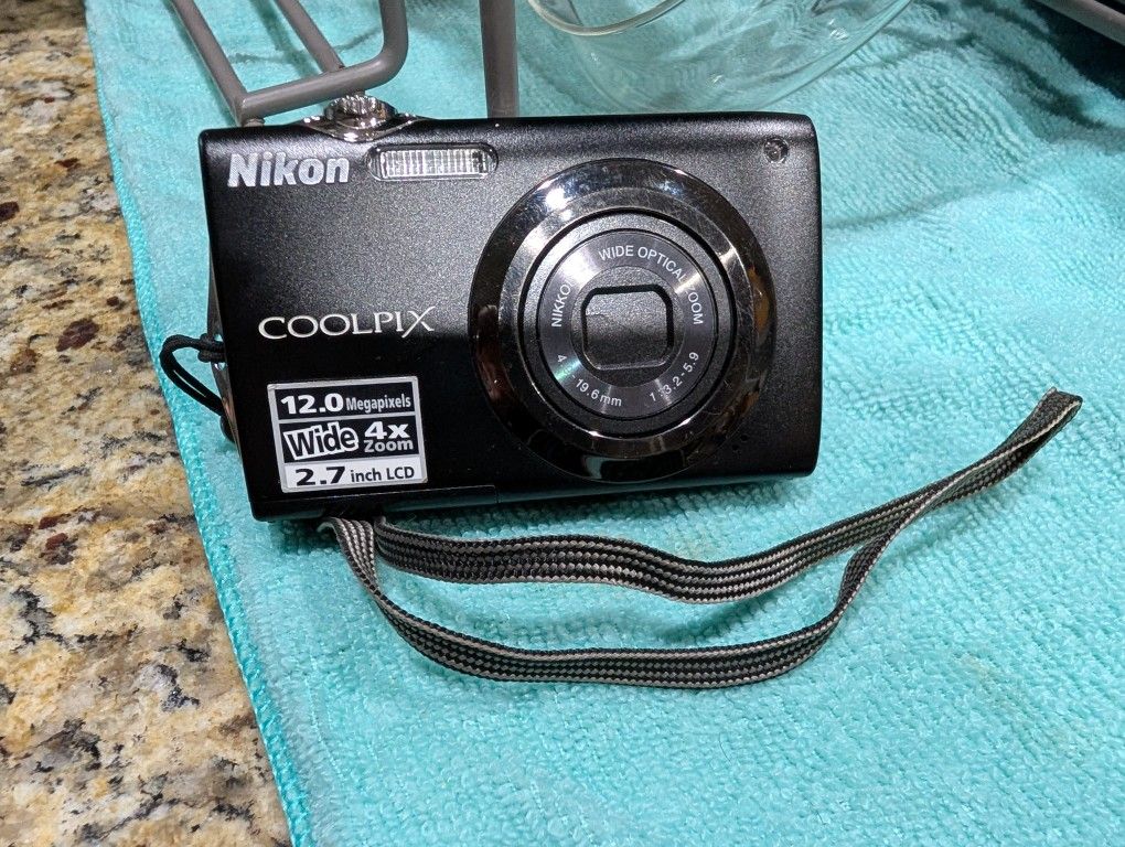 Nikon Coolpix for Sale in Adelanto, CA - OfferUp