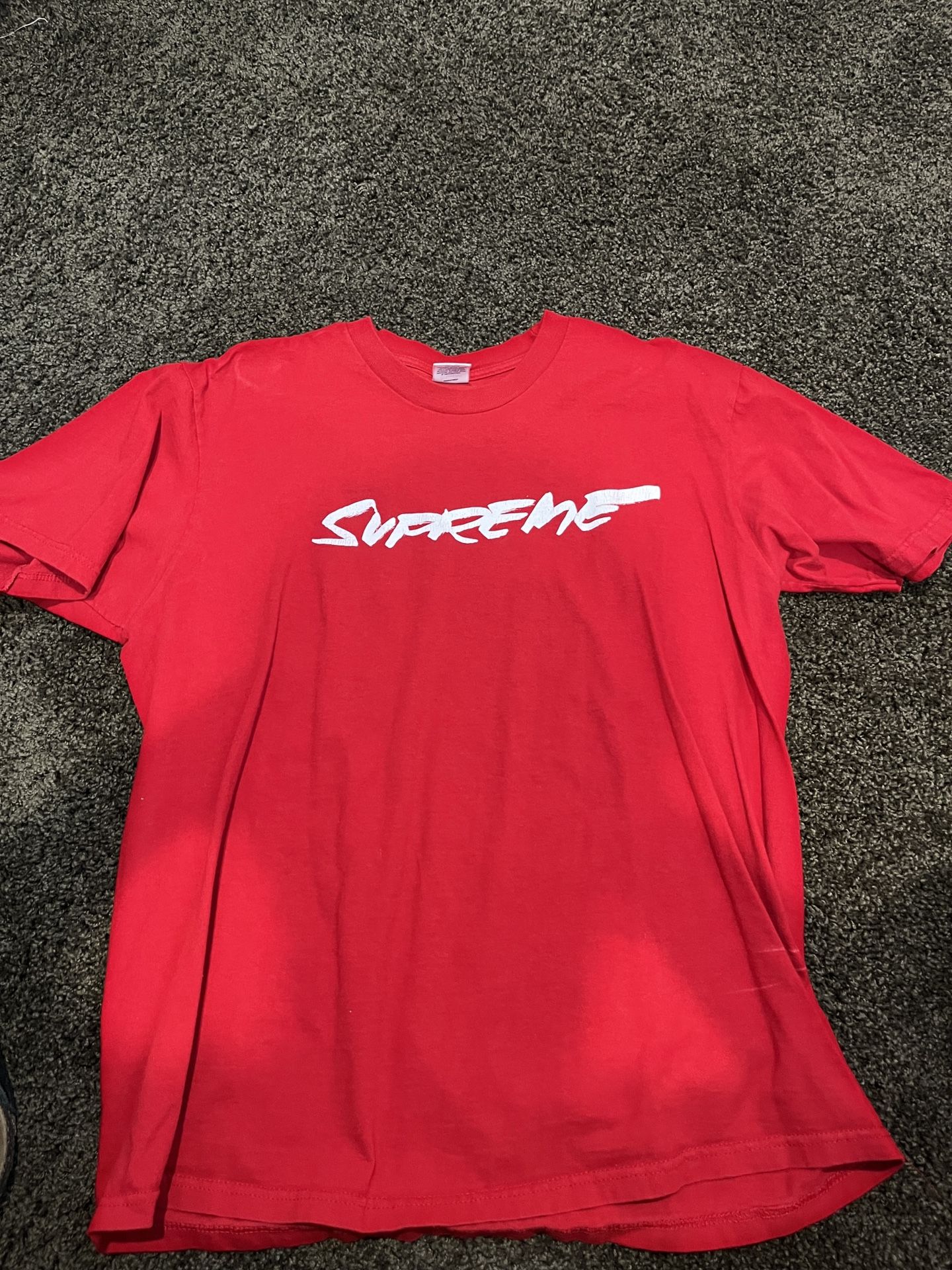 SUPREME T-SHIRT SIZE LARGE for Sale in Mesa, AZ - OfferUp