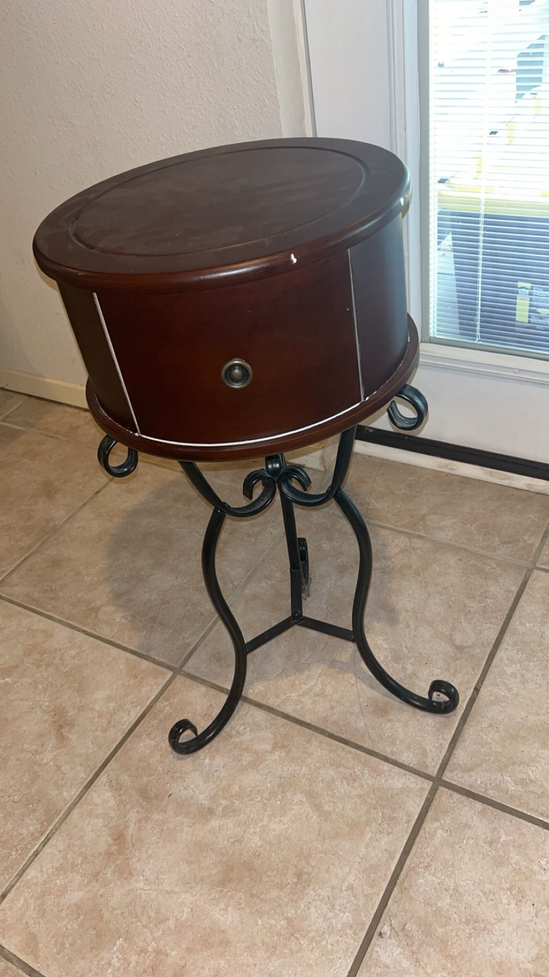 Small Table Stand for Sale in San Antonio, TX - OfferUp