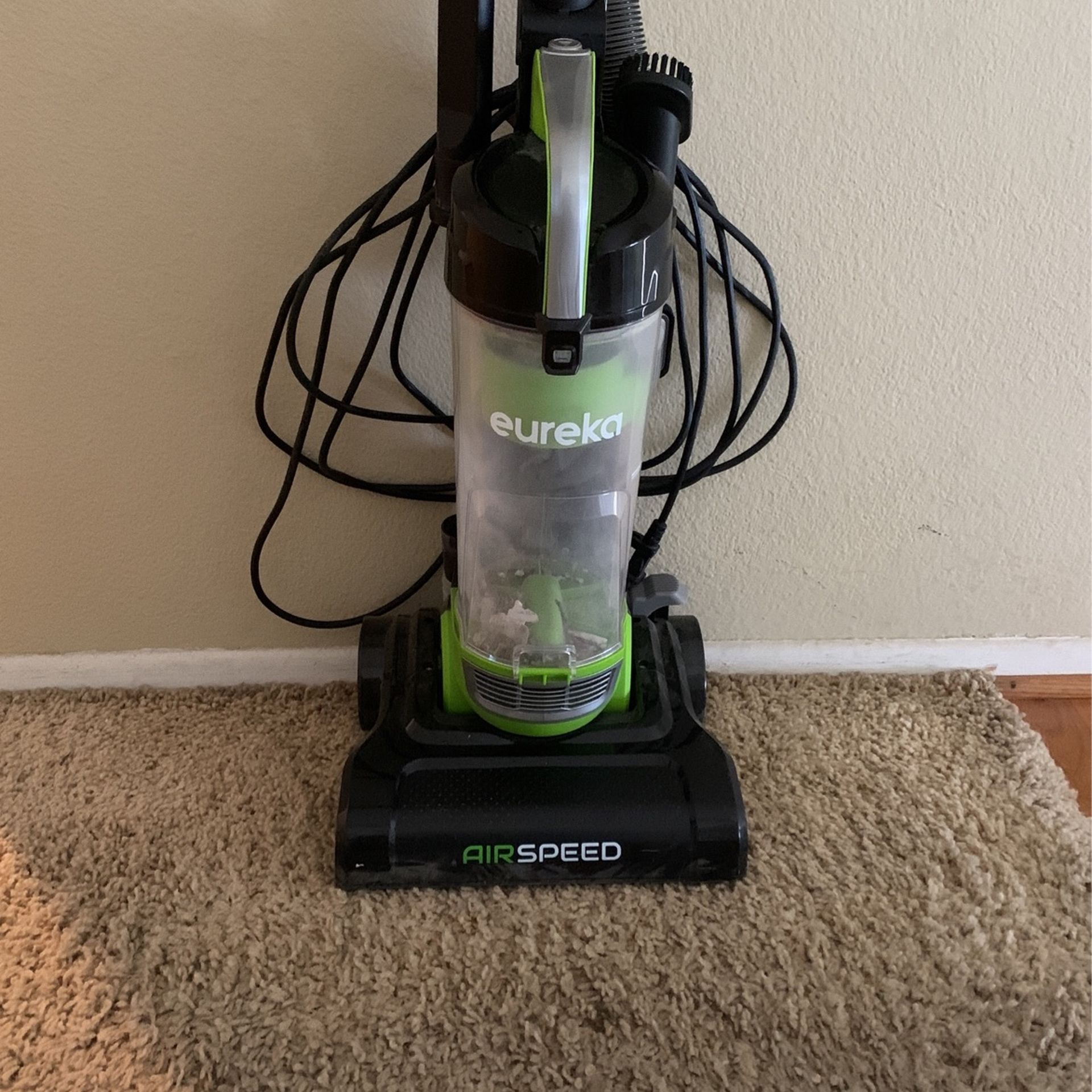 Vacuum Eureka Airspeed for Sale in Laguna Niguel, CA - OfferUp