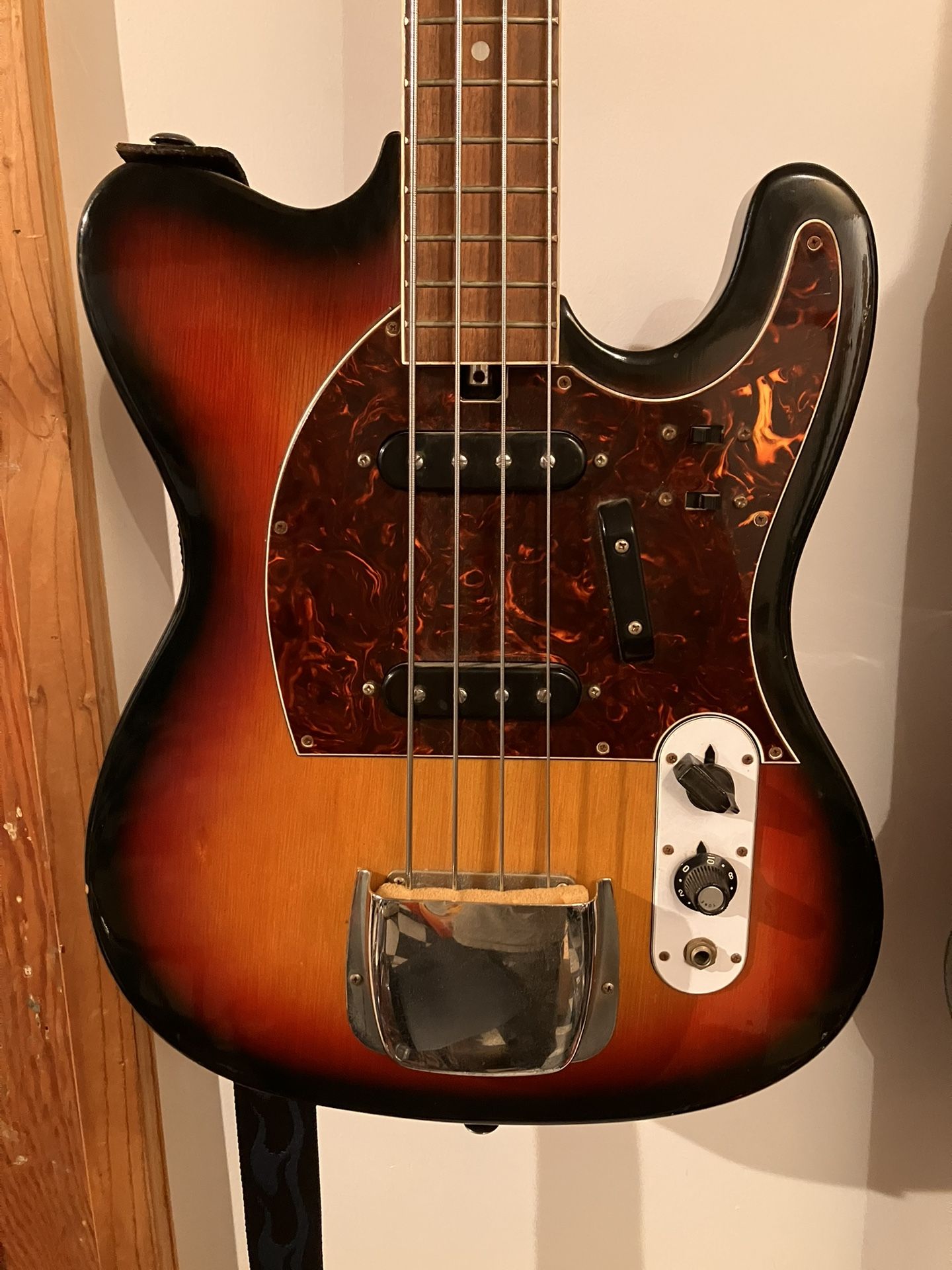 1970s Hohner Short Scale Tele Bass for Sale in Los Angeles, CA - OfferUp