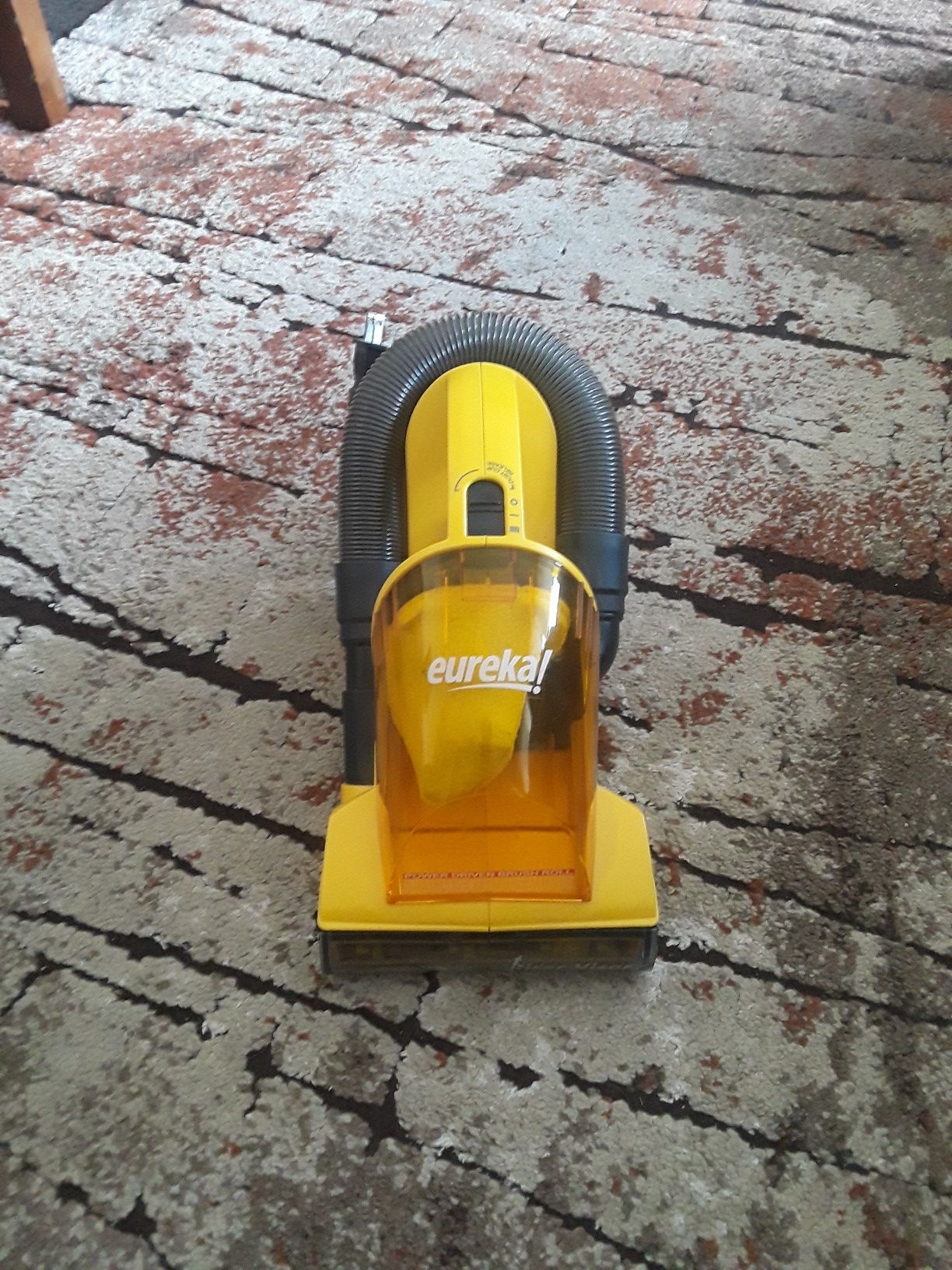 EUREKA EASY CLEAN HAND HELD VACUUM for Sale in Denver, CO - OfferUp