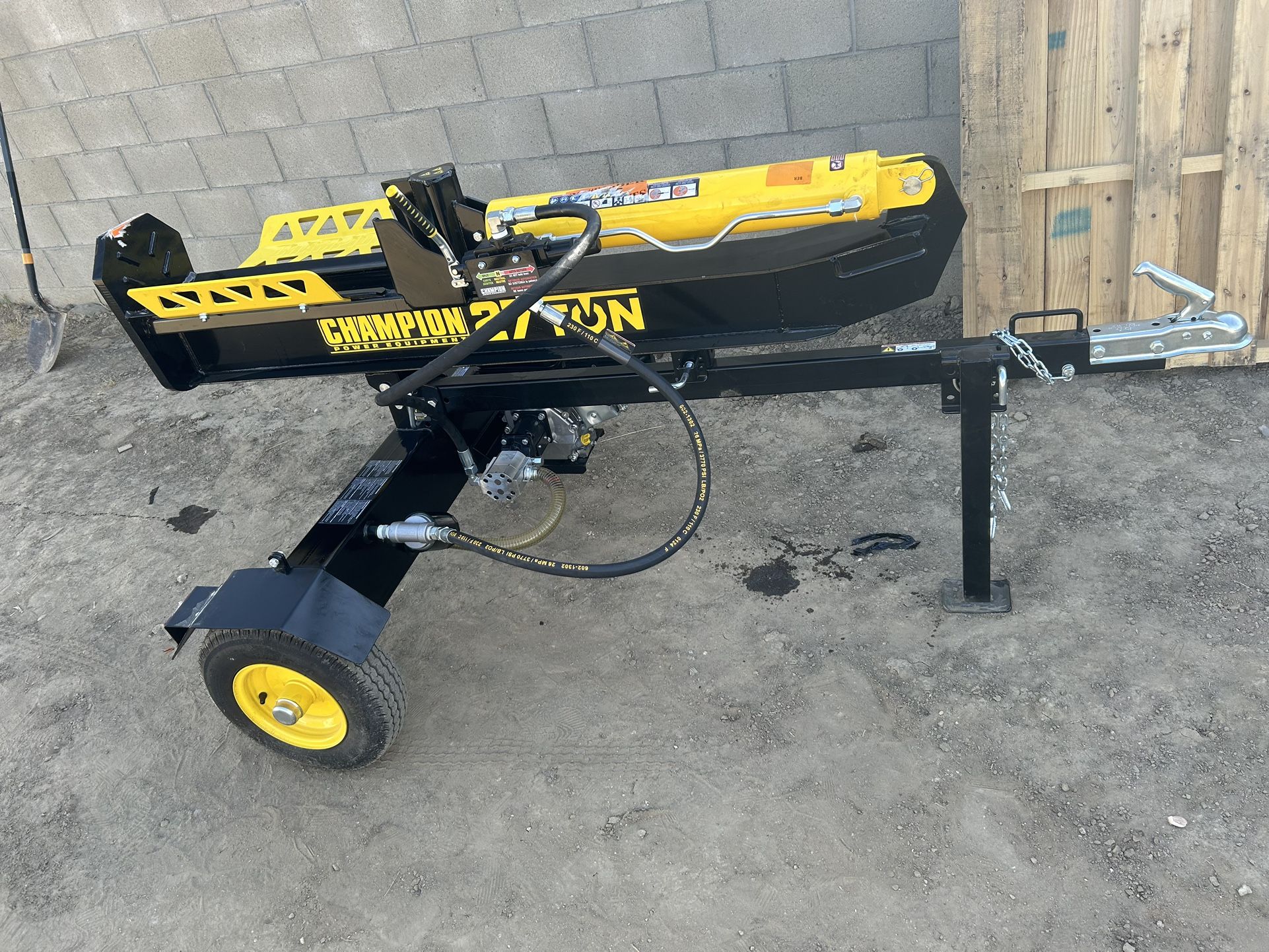 Champion Power Equipment 27 Ton 224 cc Gas Powered Hydraulic Wood Log ...