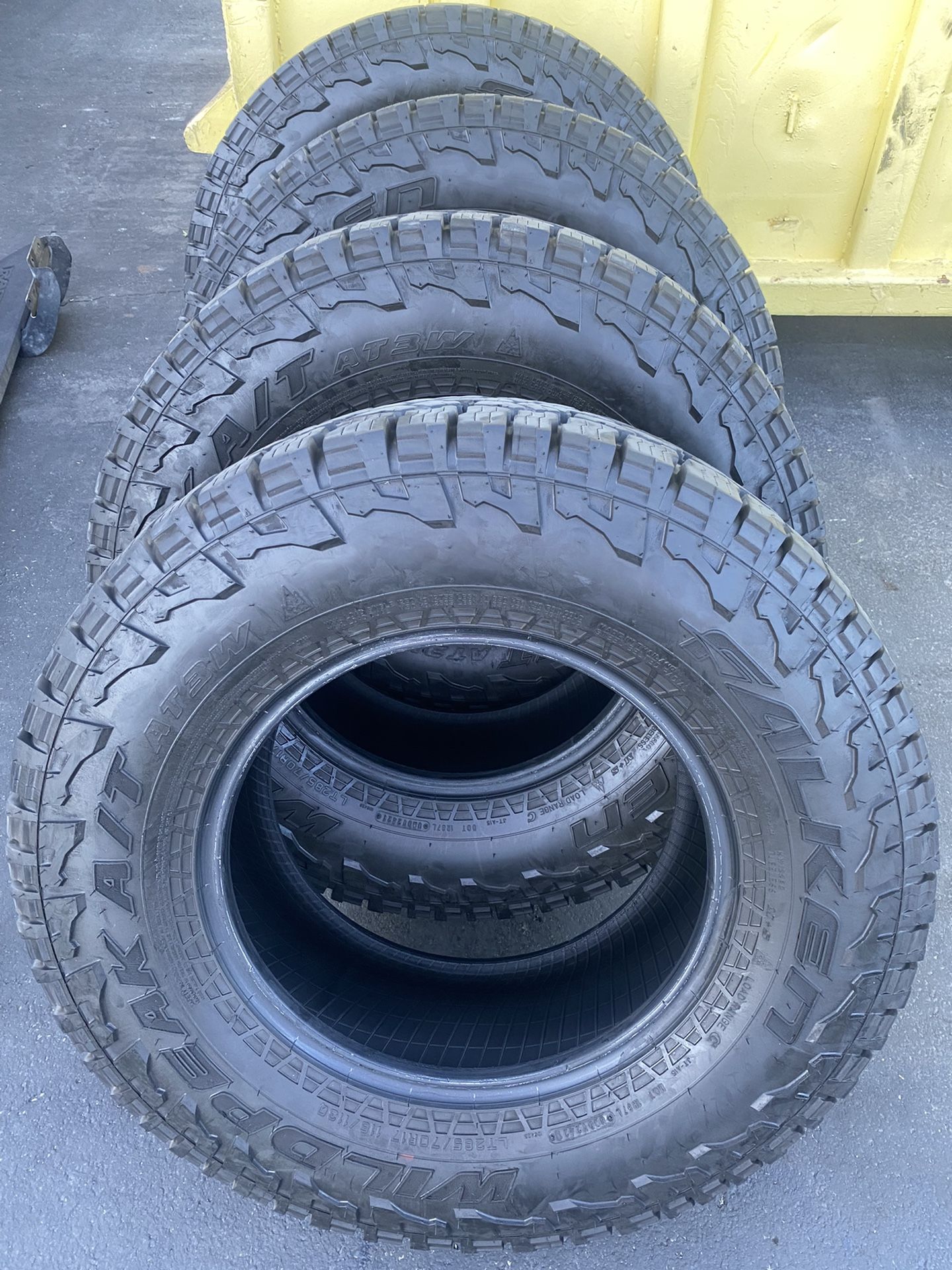 4 Falken AT3 Wildpeak 285/70/17 Like New for Sale in North Las Vegas ...