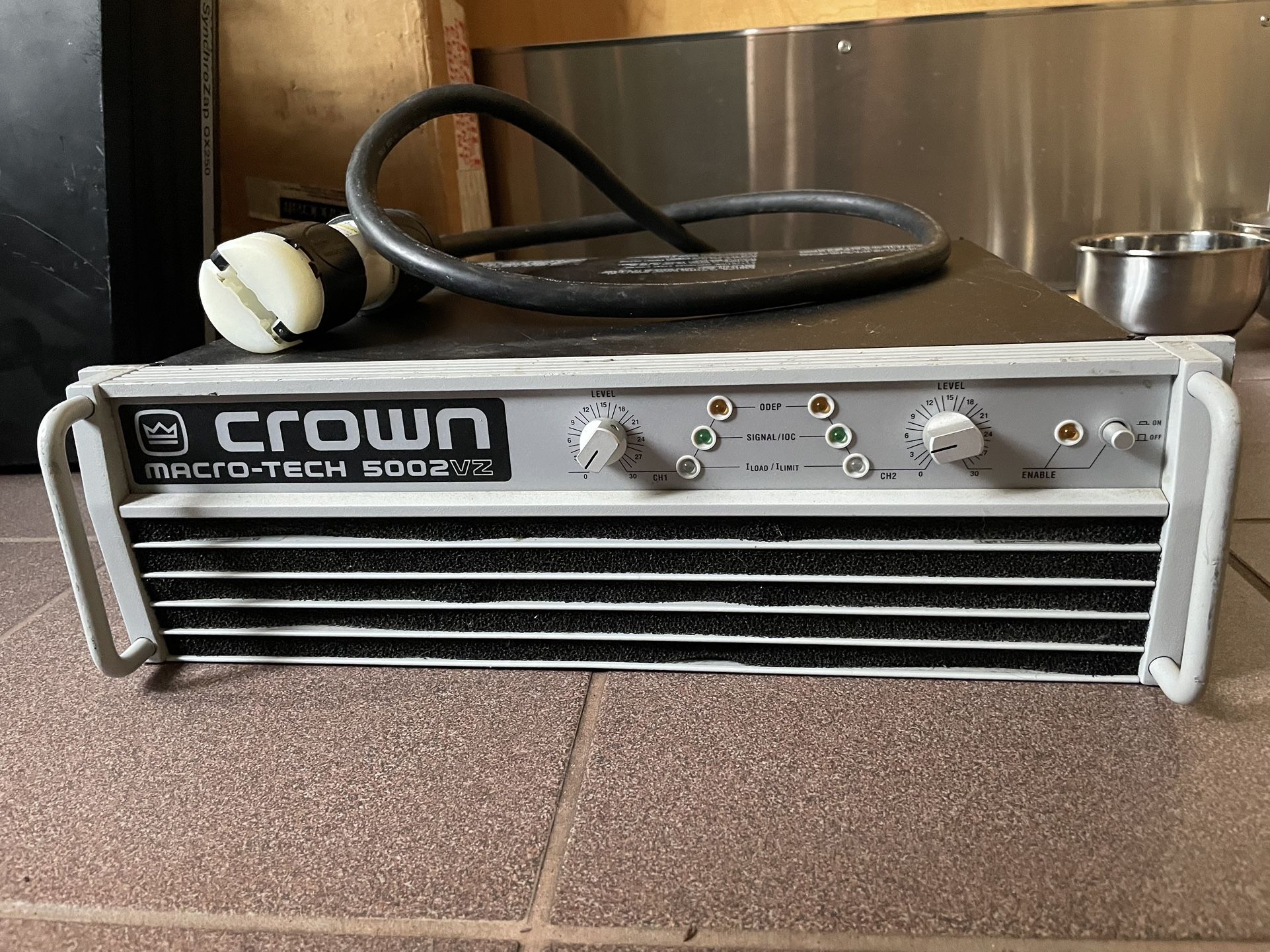 Crown Macro-Tech 5002VZ for Sale in Portland, OR - OfferUp
