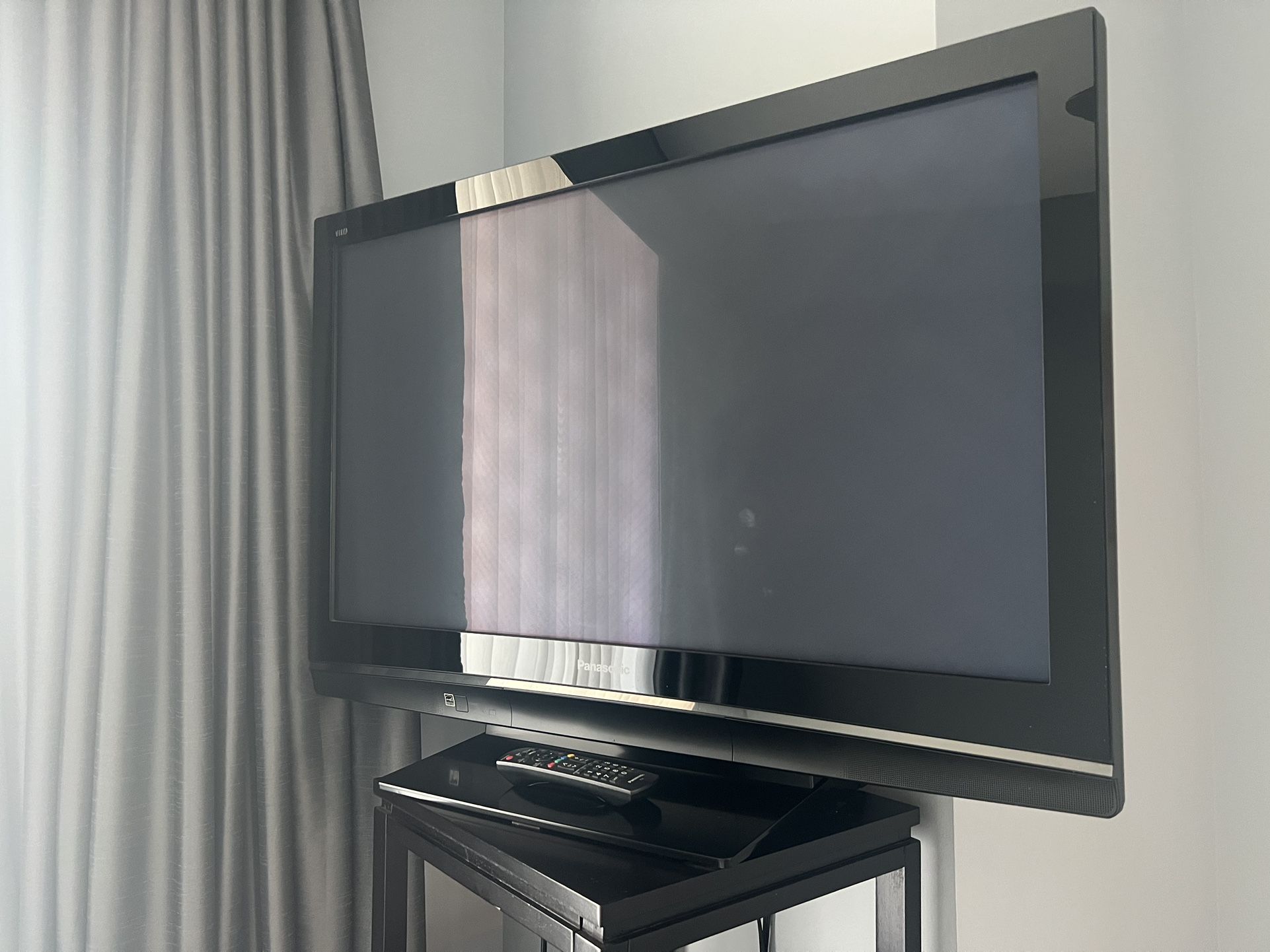 41 inch Panasonic TV (Black) with Remote Control for Sale in Miami, FL ...