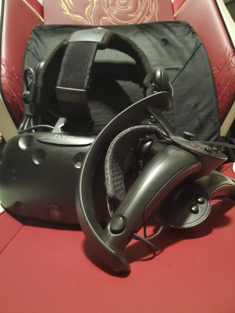 HTC Vive, With Valve Index Controllers for Sale in Mcallen, TX - OfferUp