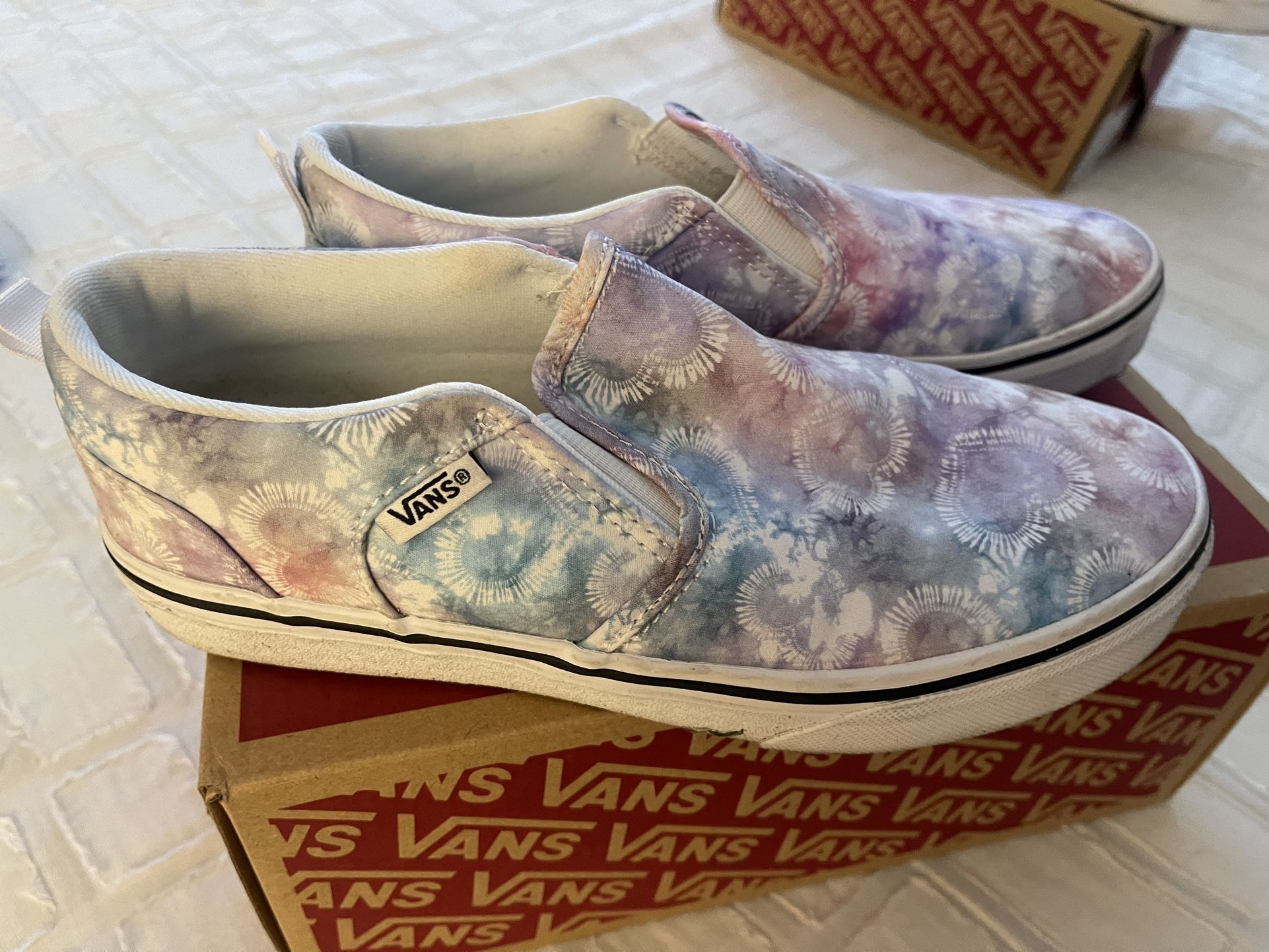 Vans Size 4 for Sale in Arrowhed Farm, CA - OfferUp