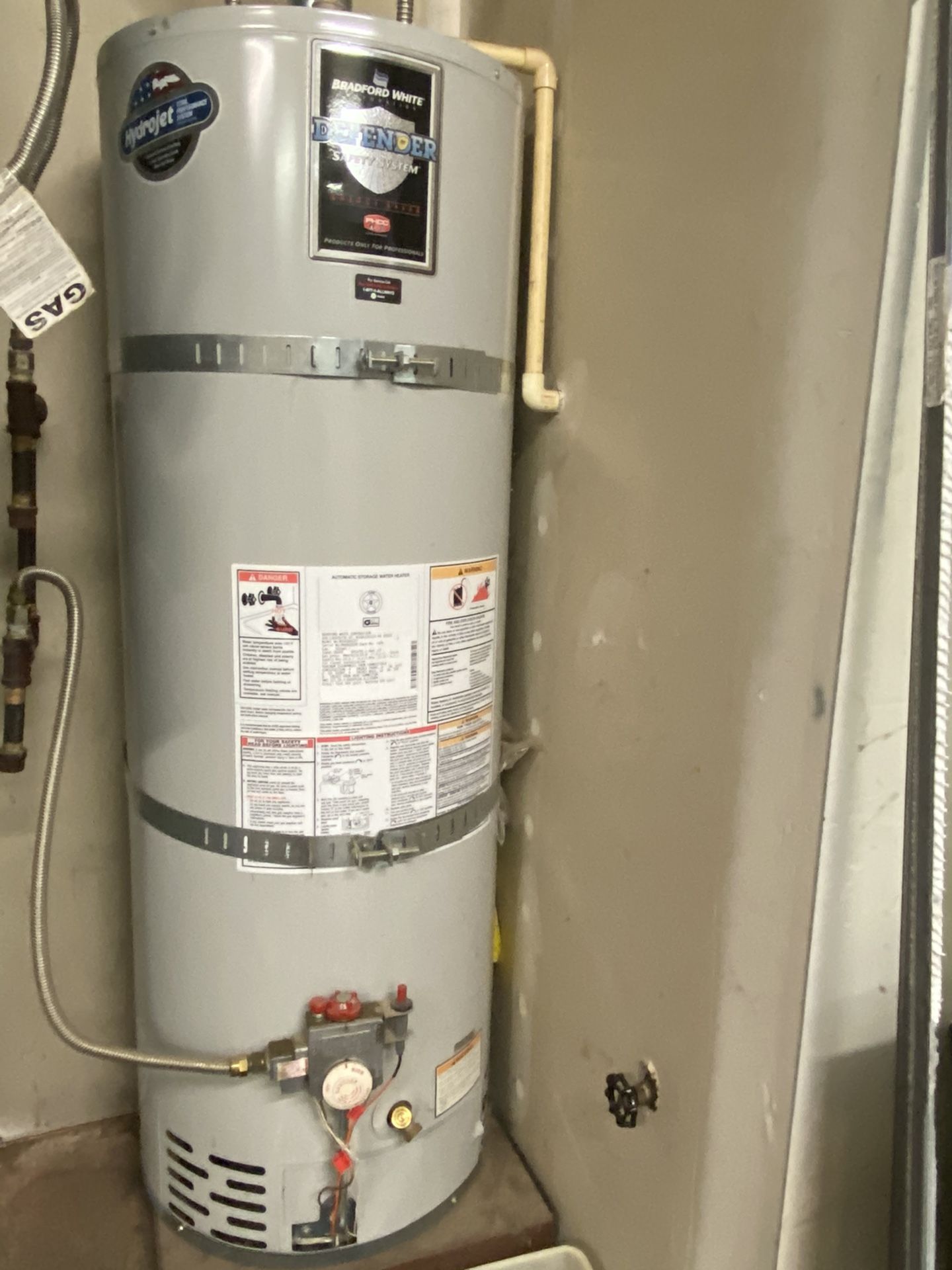 Bradford White Defender 50 gallon propane hot water tank. In excellent ...