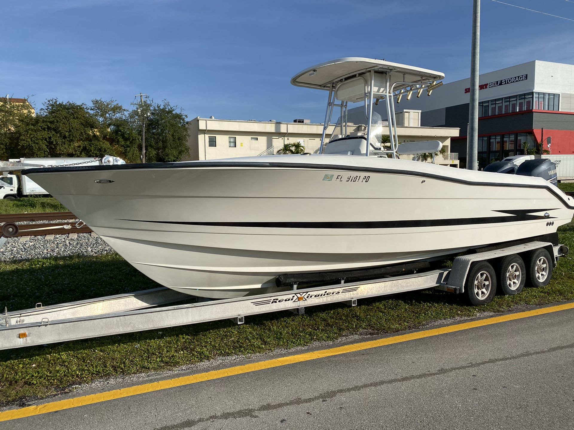 28 ft center console fishing boat for Sale in Hollywood, FL - OfferUp