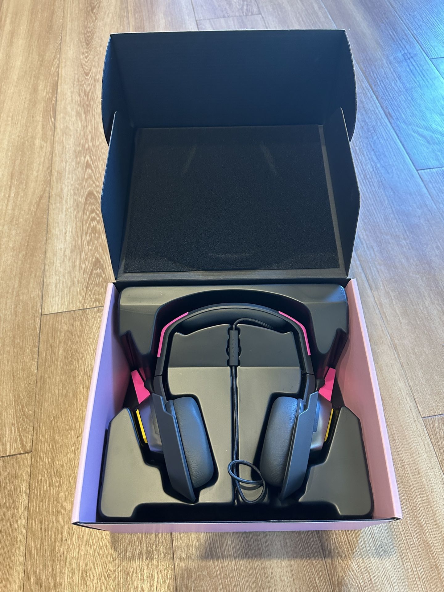Razer DVA Overwatch MEKA Headset, RZ04-0(contact info removed)-R3M1 ...