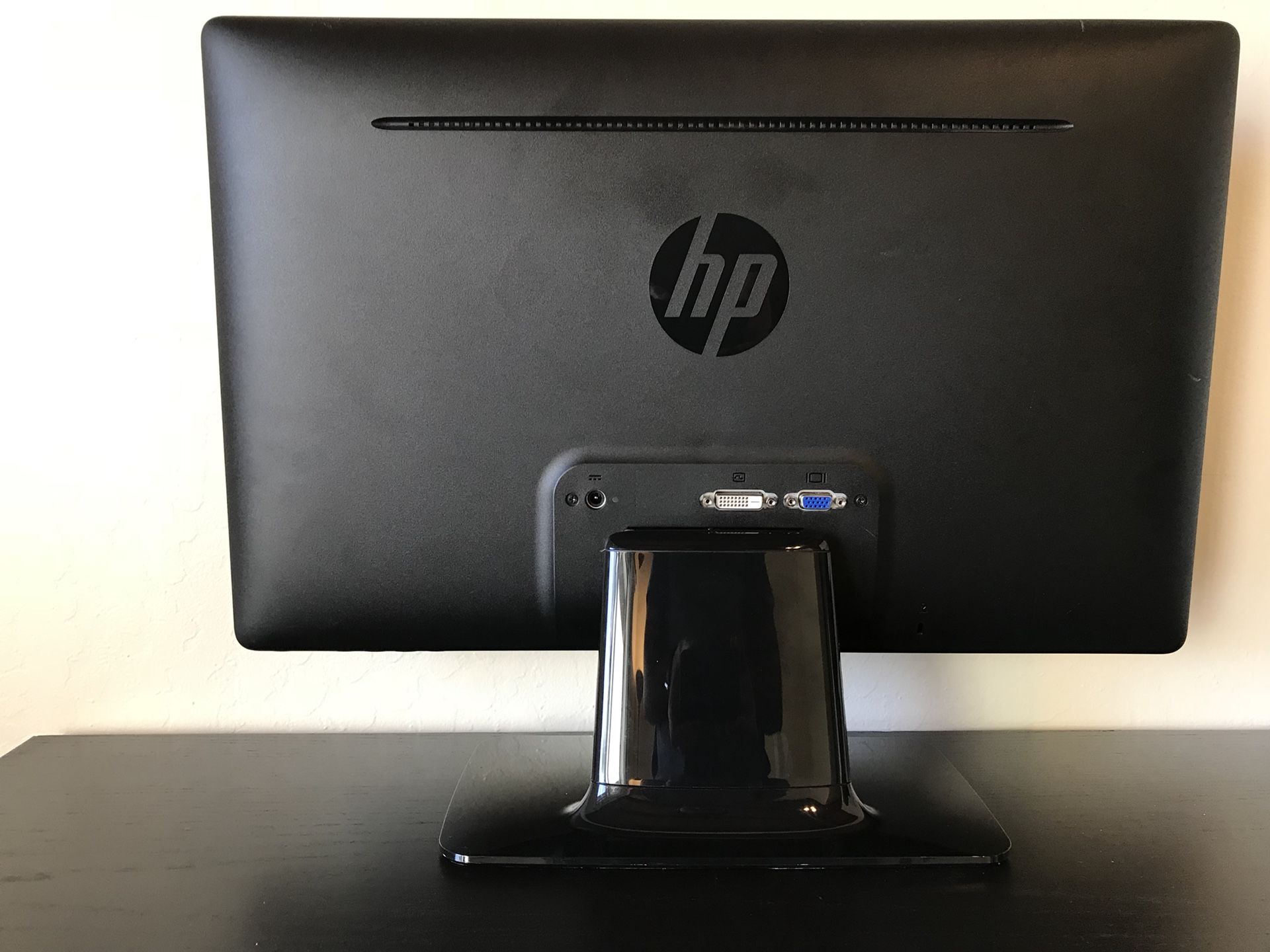 HP 2211x 21.5-Inch LED Monitor - Black for Sale in Lafayette, CA - OfferUp