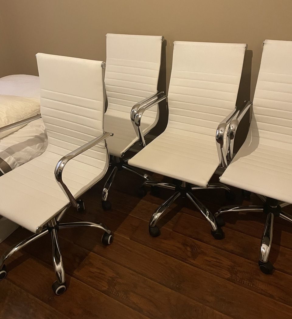 300 Dollar Chair
