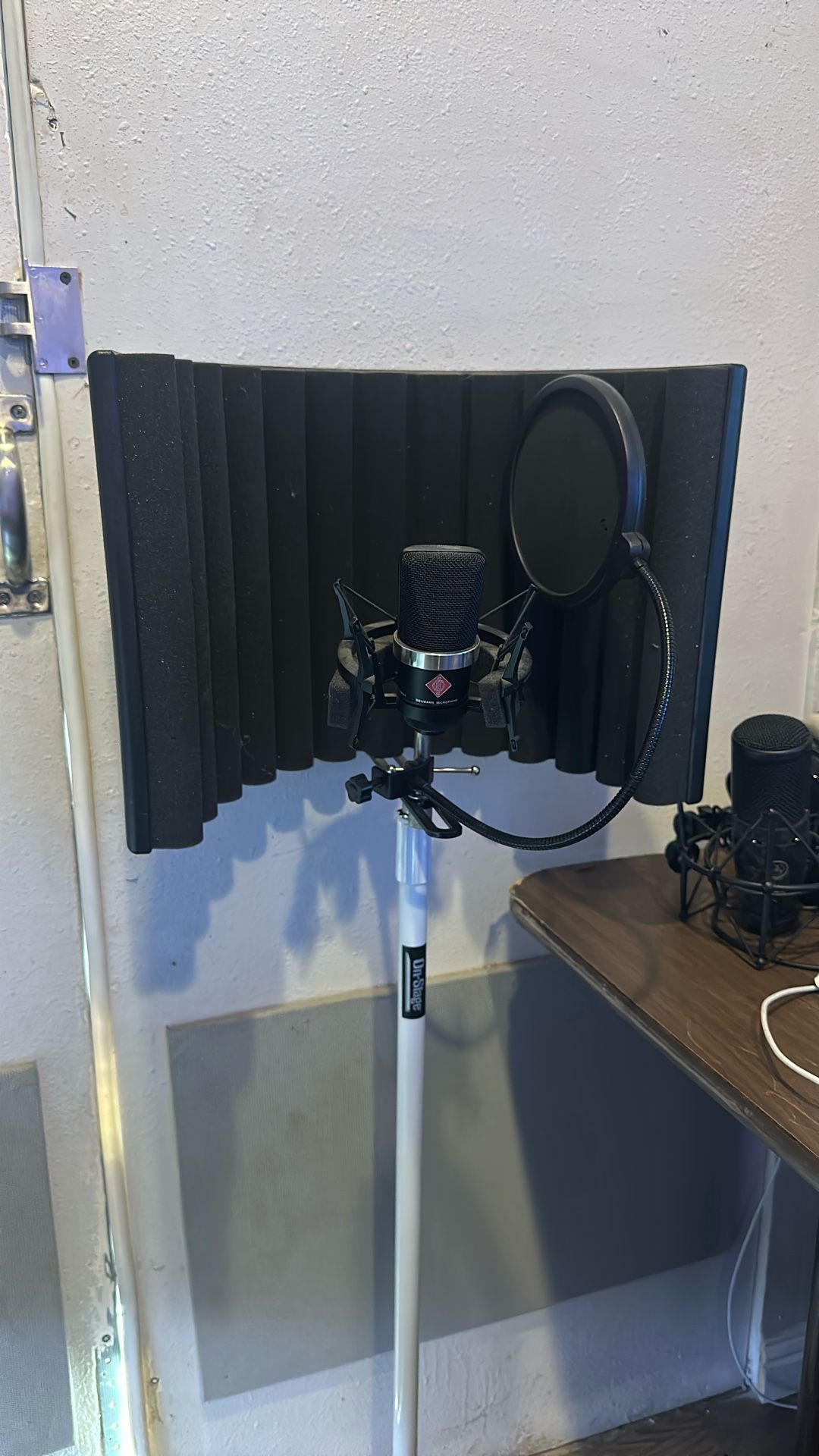 Microphone Setup Neuman Tlm 102 for Sale in Lake Elsinore, CA - OfferUp