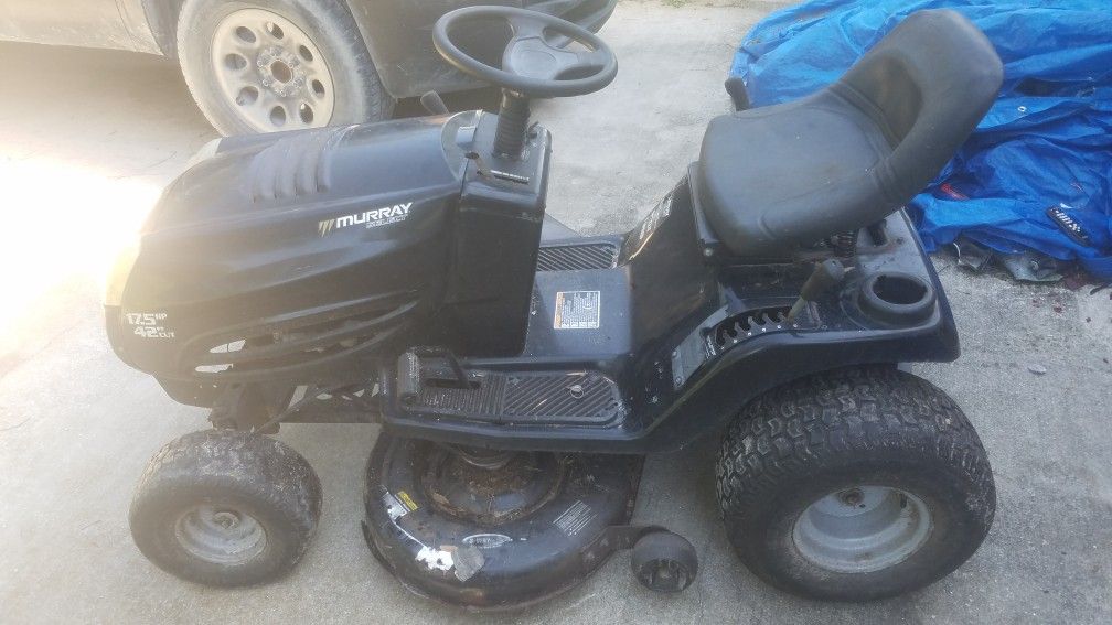 Murray Select 42" riding lawn mower for Sale in Vero Beach, FL - OfferUp