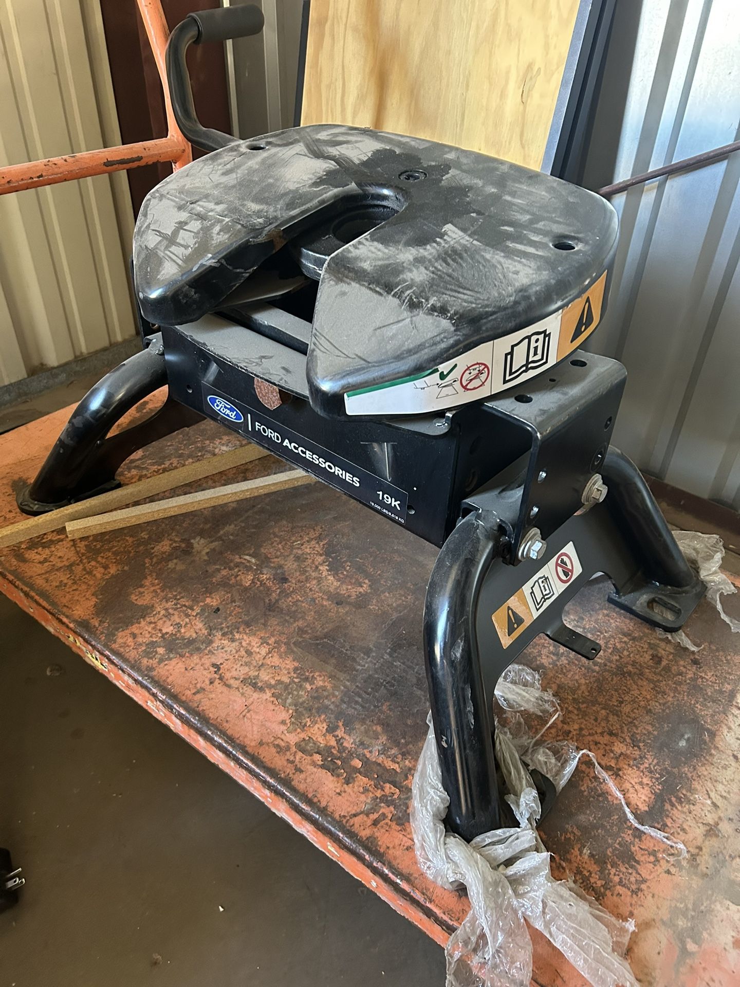 Ford 5th Wheel 19,000 IBS Hitch Kit for Sale in Mesa, AZ - OfferUp