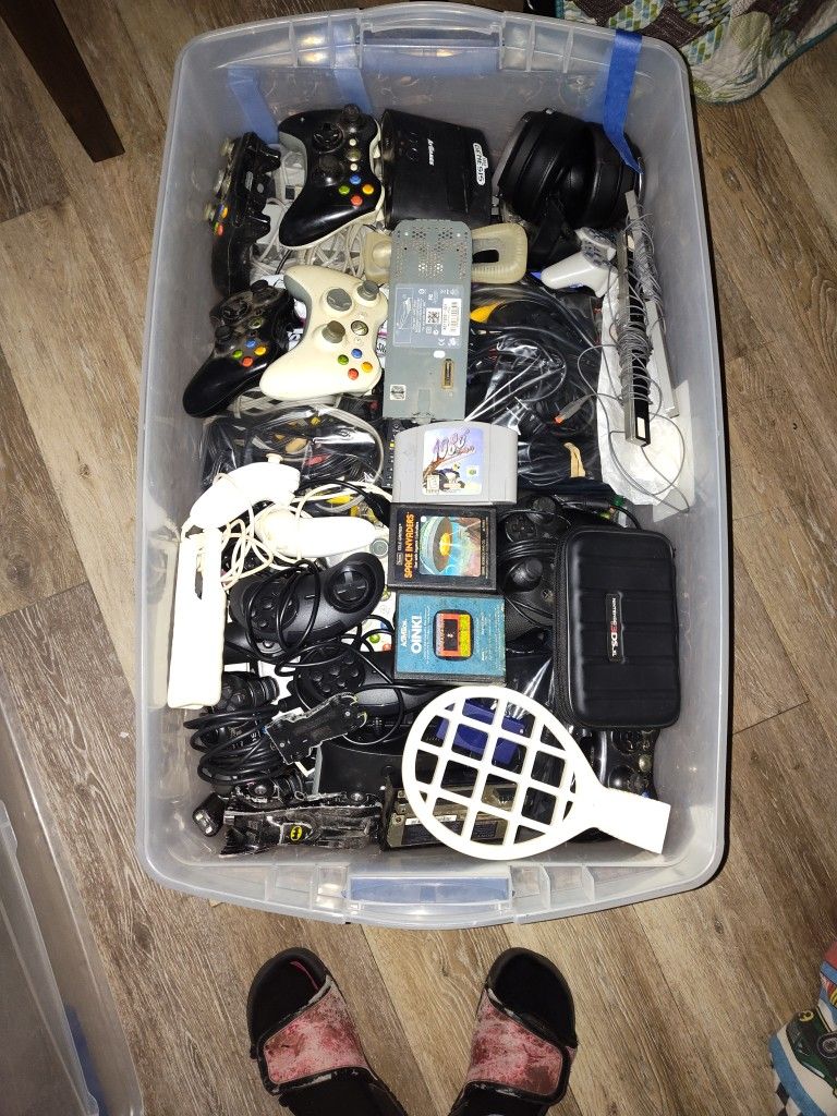 Video game lot/bundle 650$/best offer or trade for everything for Sale ...