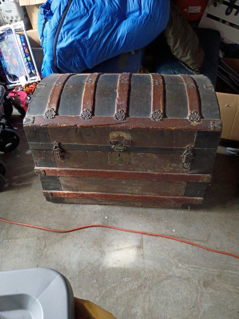 Antique Chest for Sale in Redlands, CA - OfferUp
